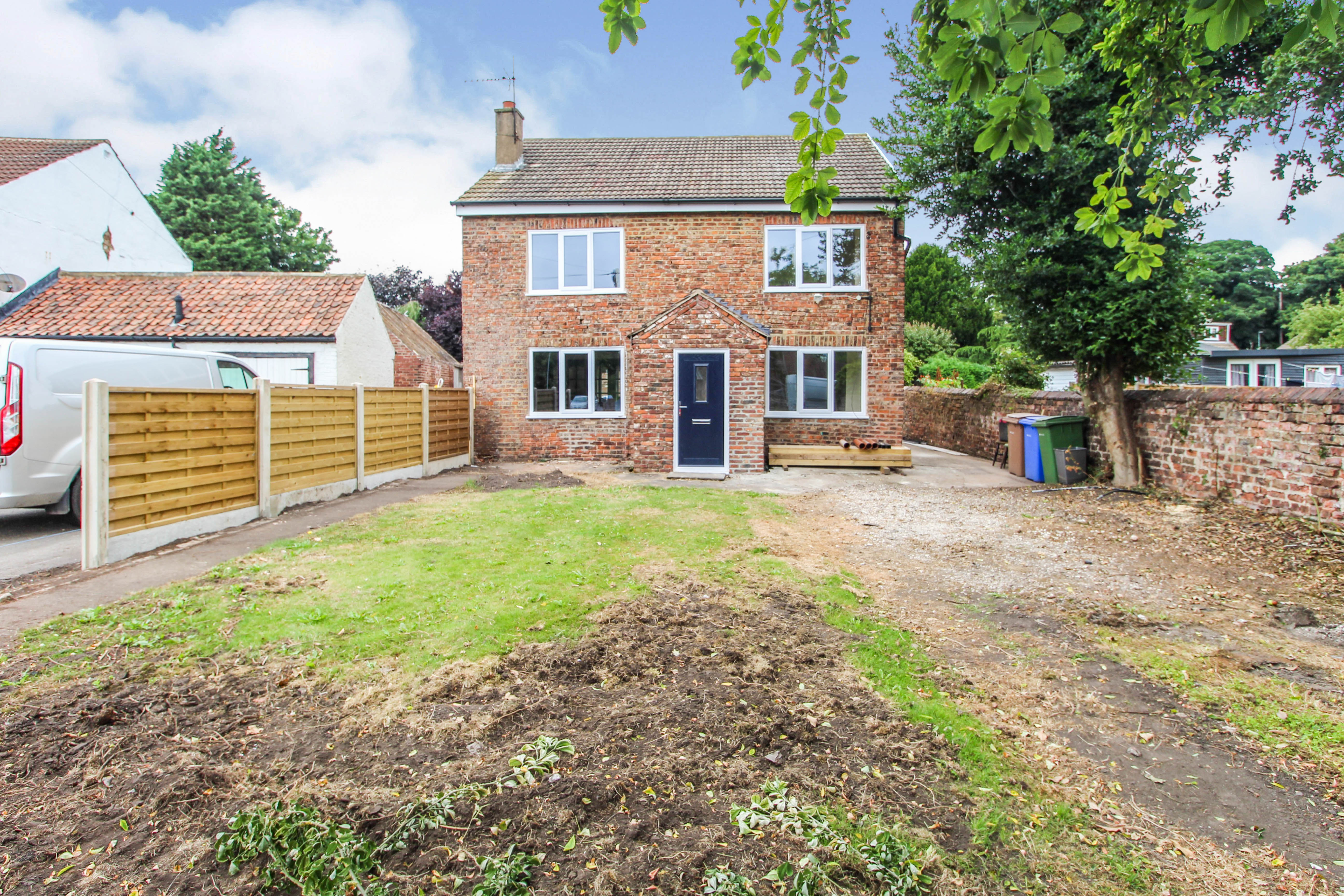 3 bedroom detached house for sale in 75 High Street, West Cowick, DN14 9EF