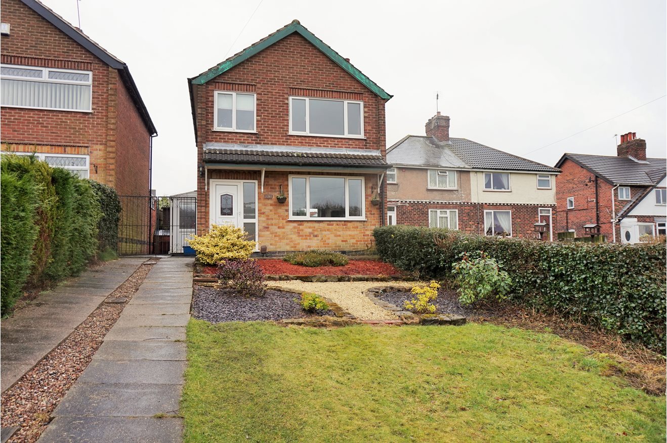 3 bedroom detached house for sale in Blackwell Road, Huthwaite, NG17 2RF