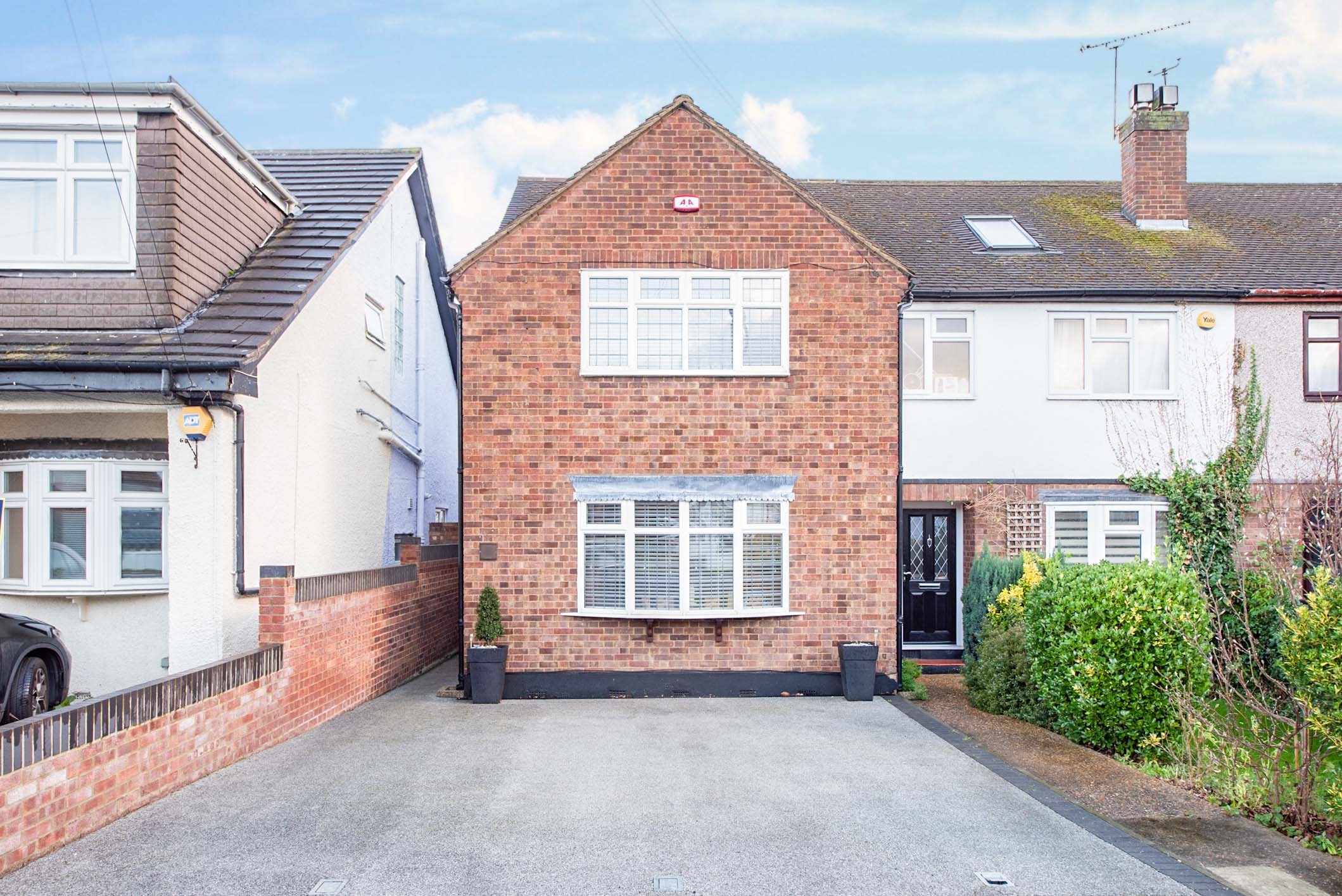 3 bedroom end of terrace house for sale in Wingletye Lane, Hornchurch ...