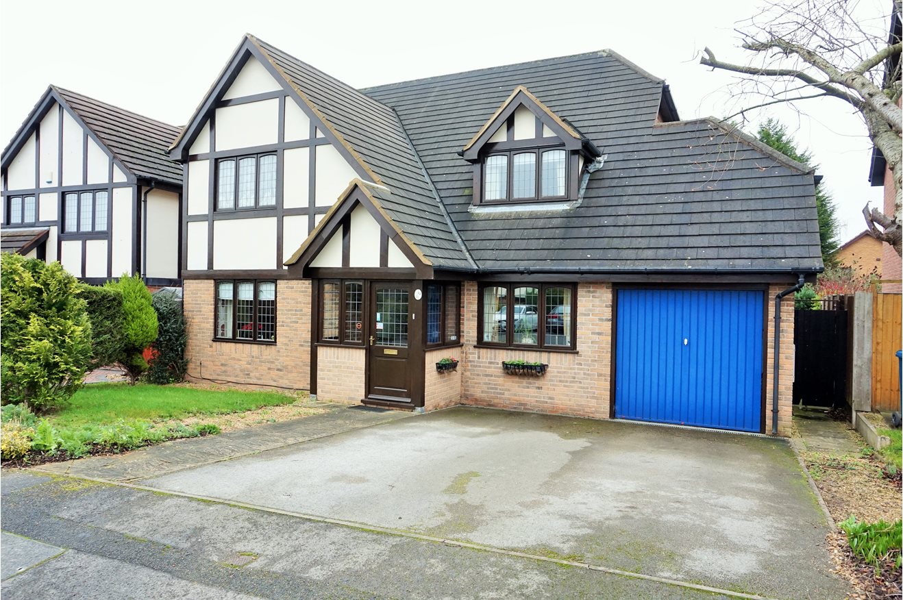 4 bedroom detached house for sale in Martindale Close, Gamston, NG2 6PN