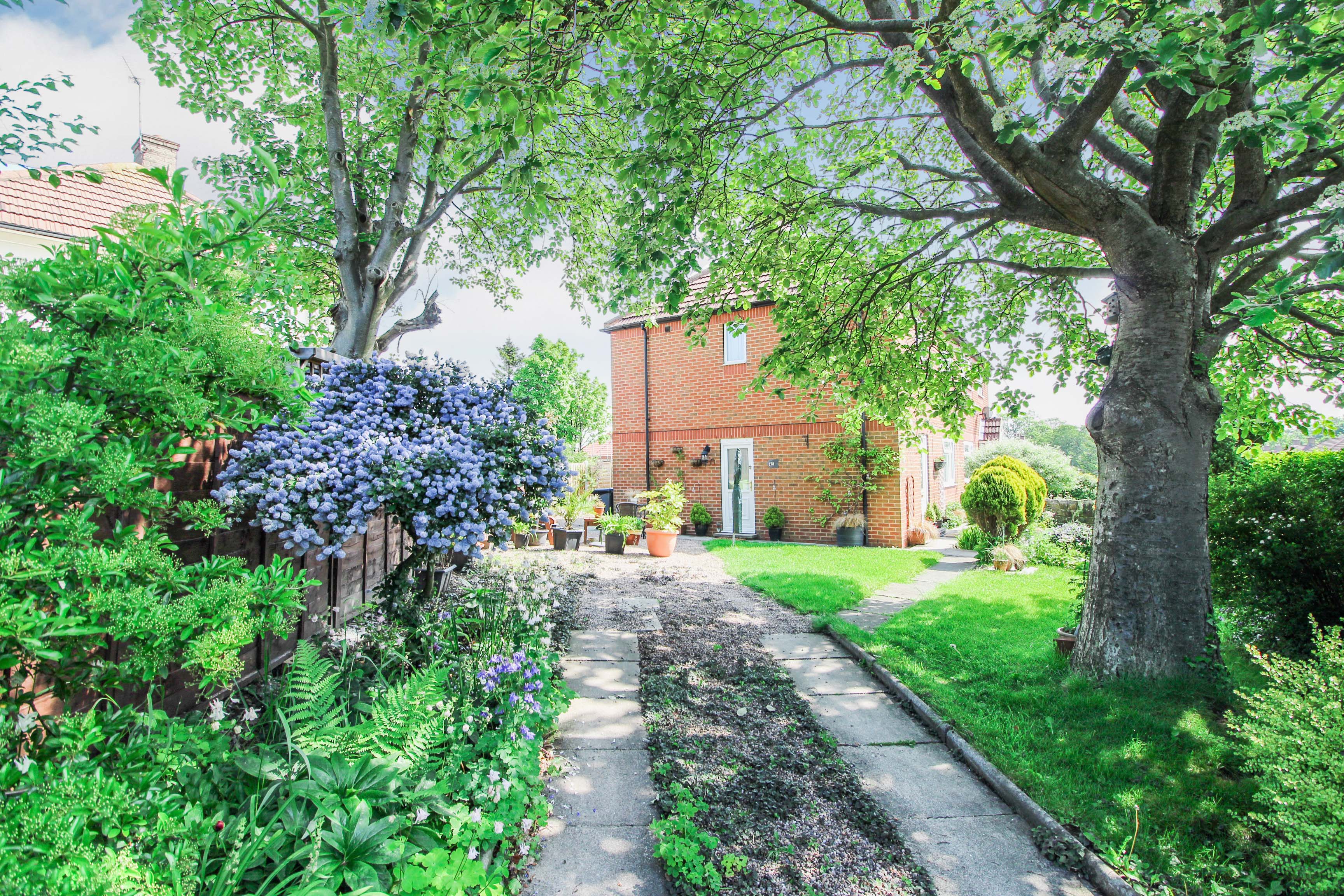 3 bedroom semi-detached house for sale in Swarcliffe Drive, Leeds, LS14 5JE