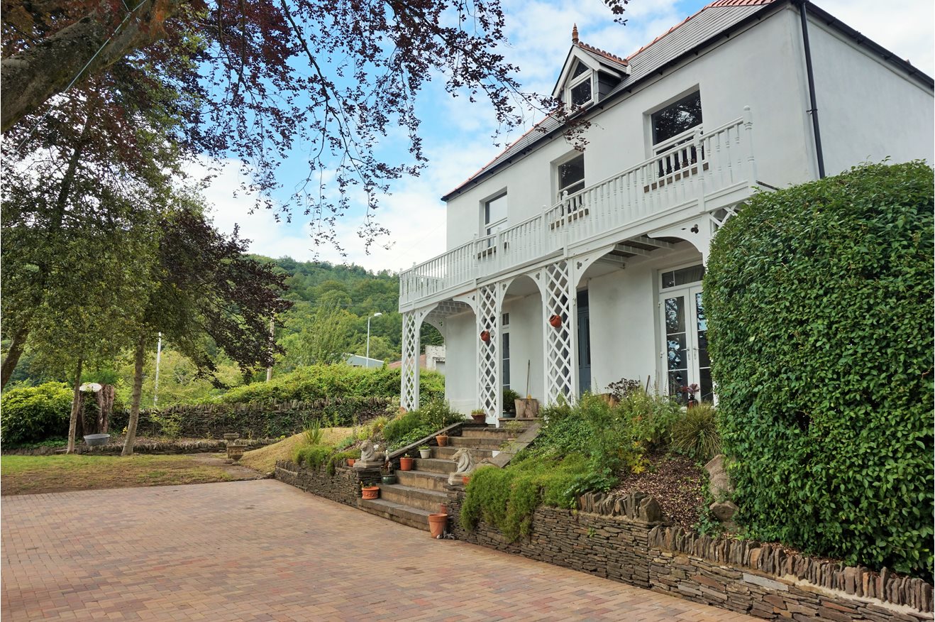5 bedroom detached house for sale in Penscynor, Cilfrew Village, Neath ...