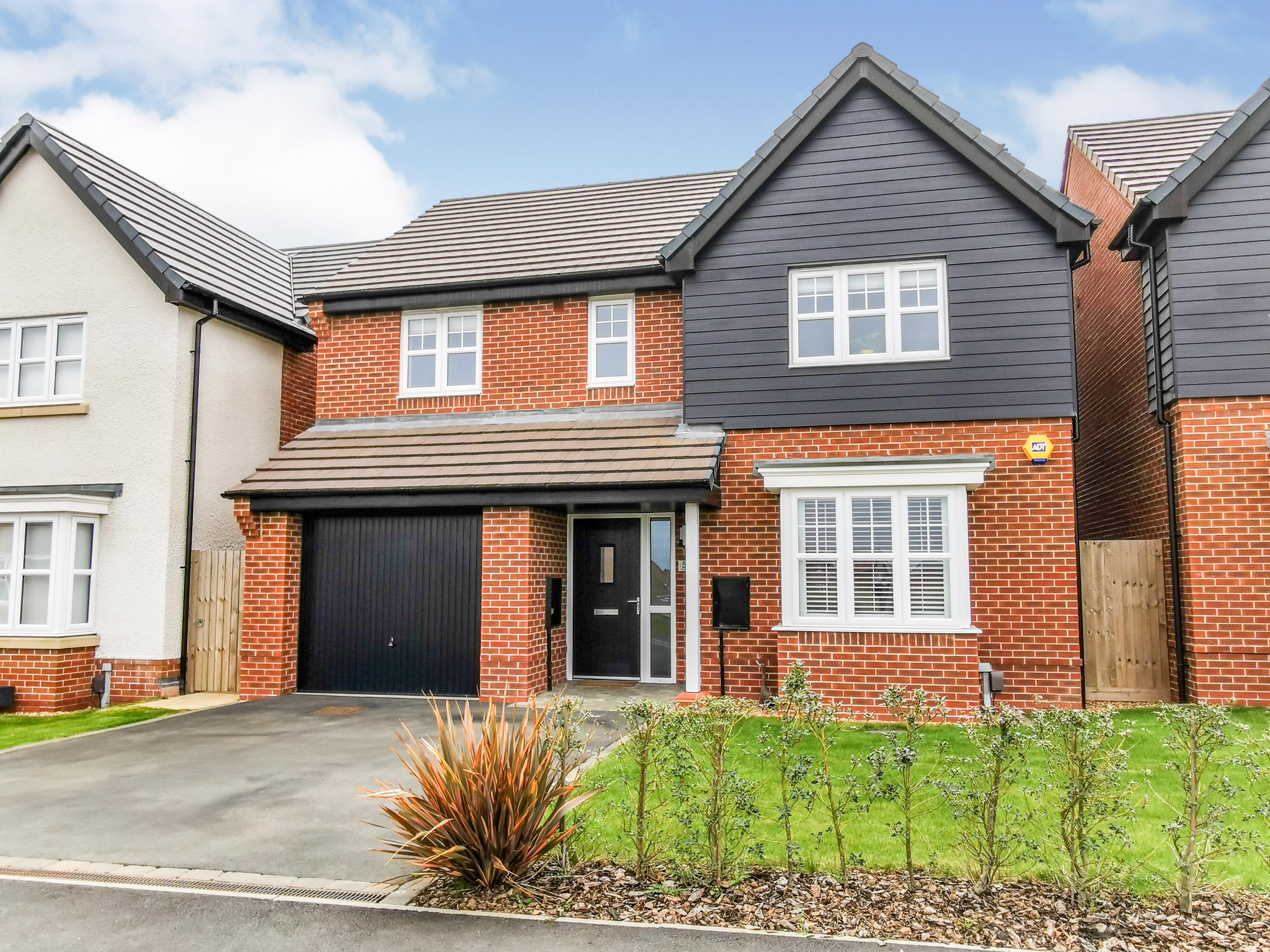 4 bedroom detached house for sale in Seaton Way, Nottingham, NG3 5XB