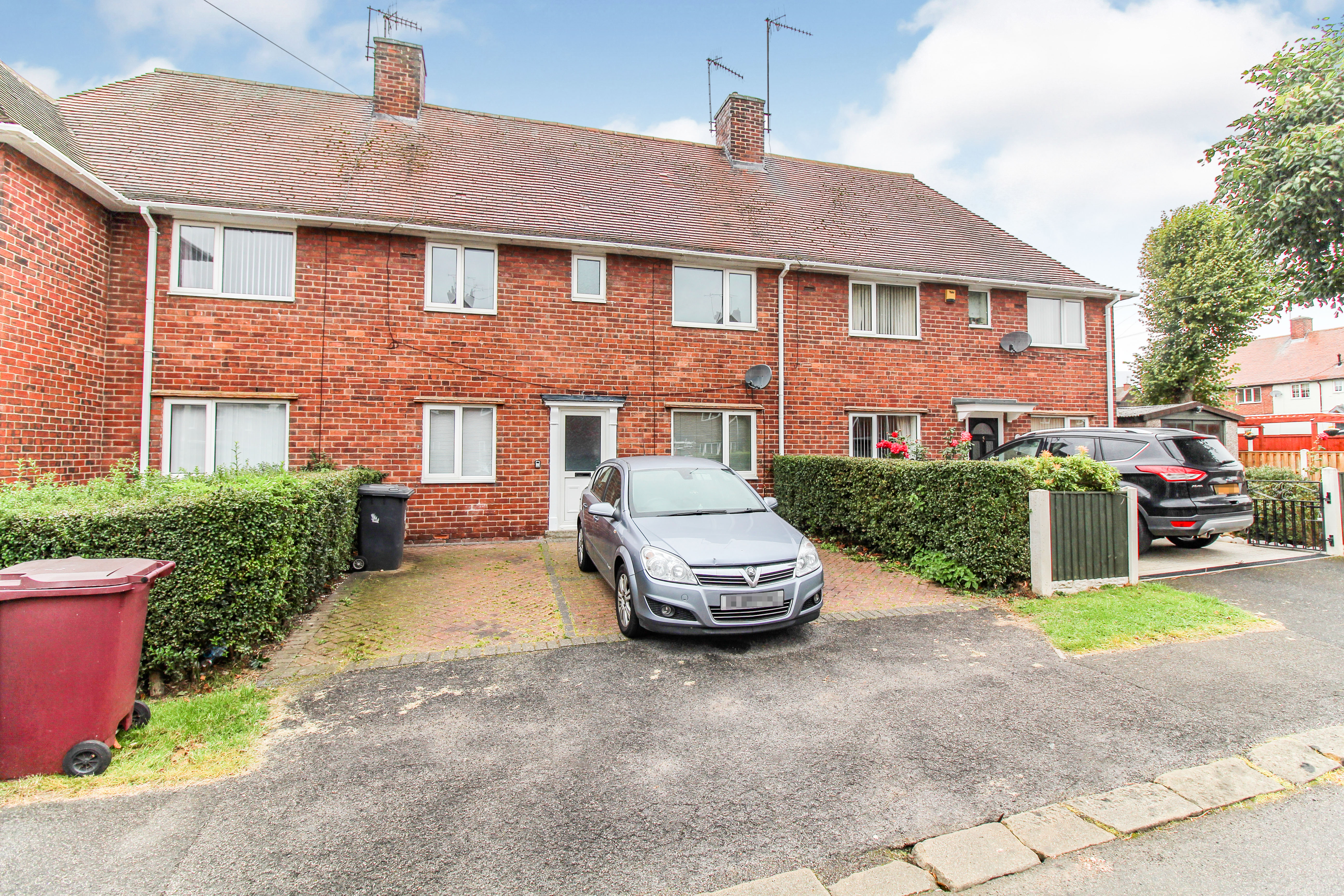 3 bedroom terraced house for sale in lawn villas, Calow, S44 5SZ