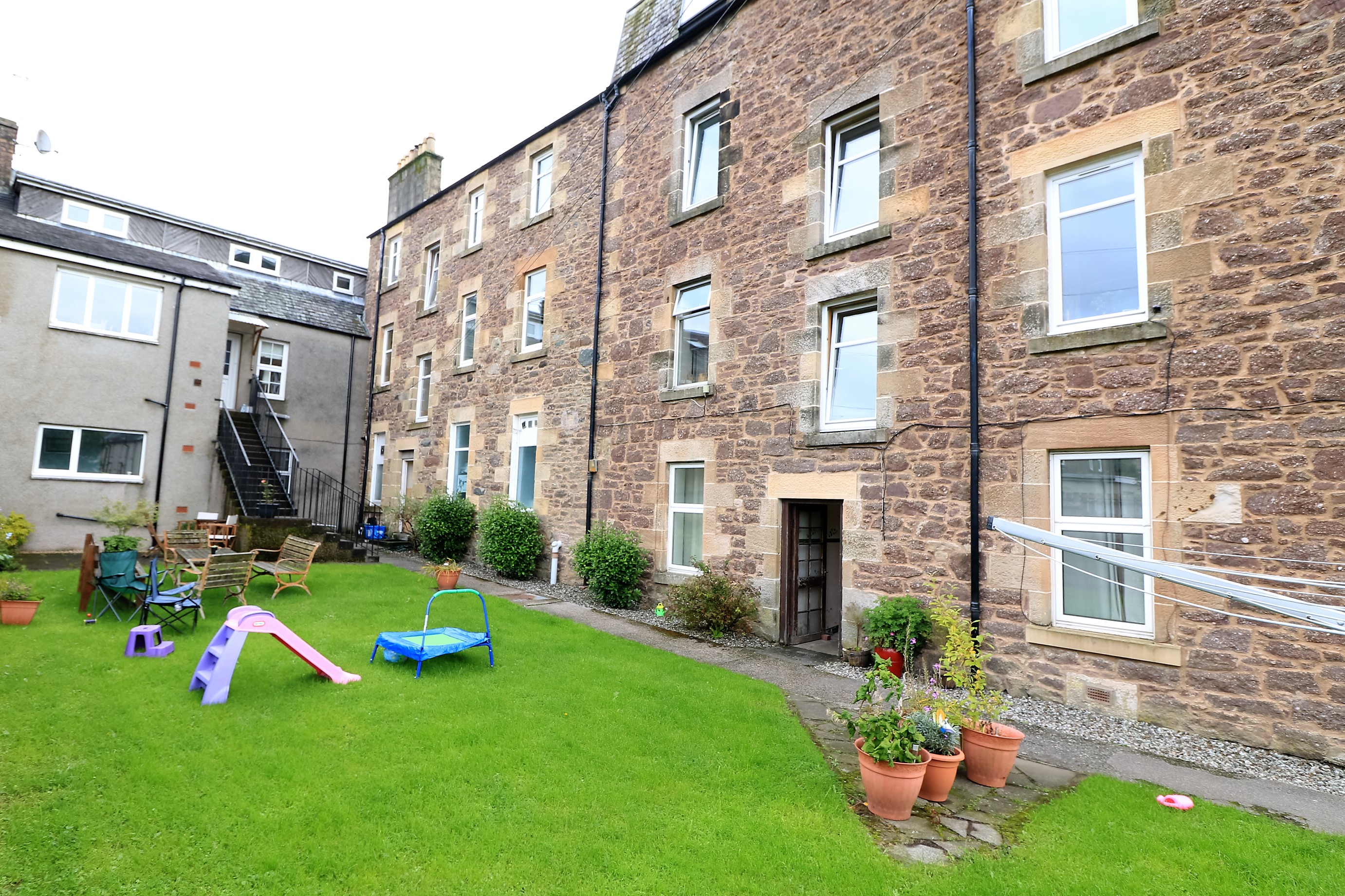 2 bedroom flat for sale in Victoria Court, Callander, FK17 8BP