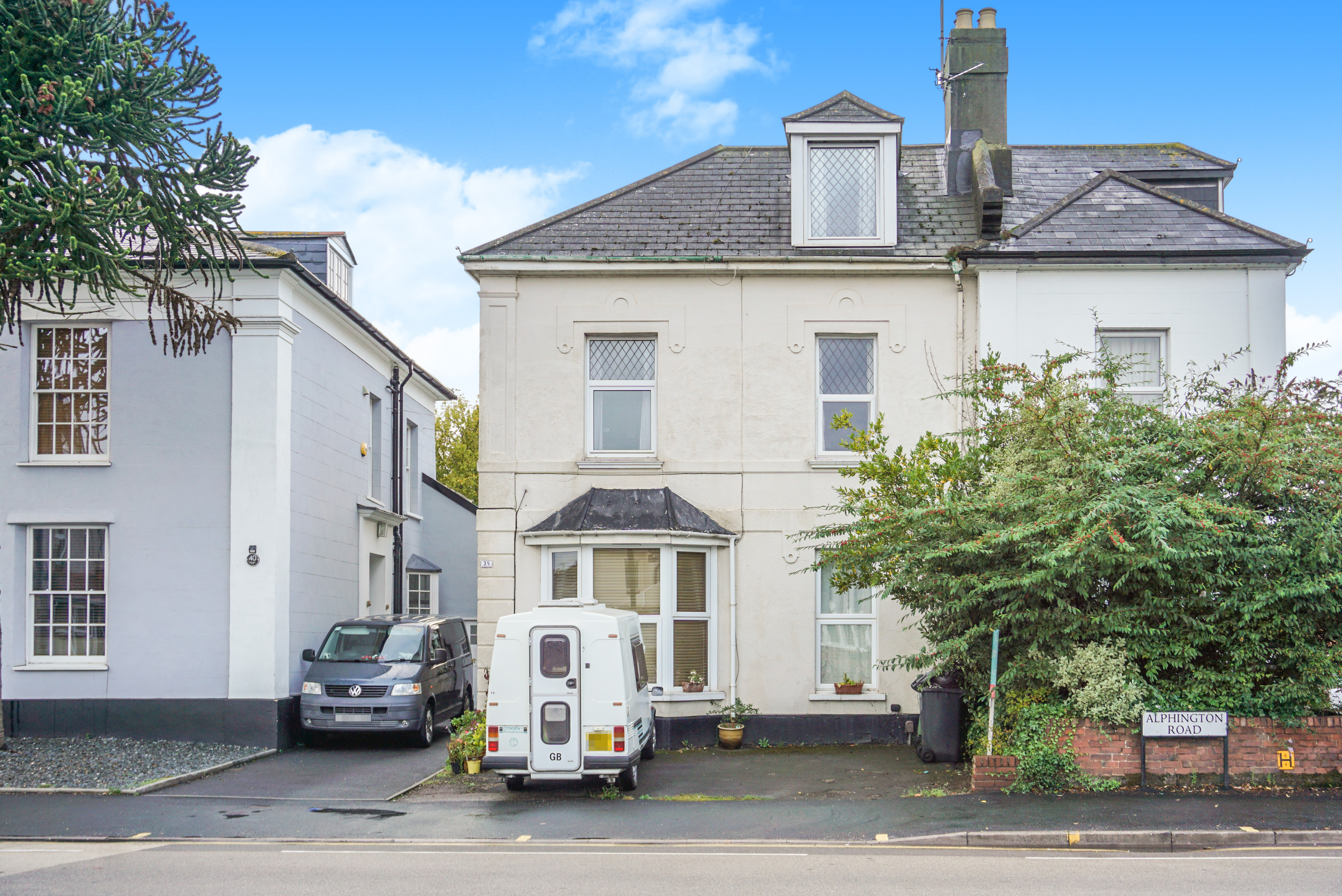 3 bedroom flat for sale in Alphington Road, Exeter, EX2 8HS