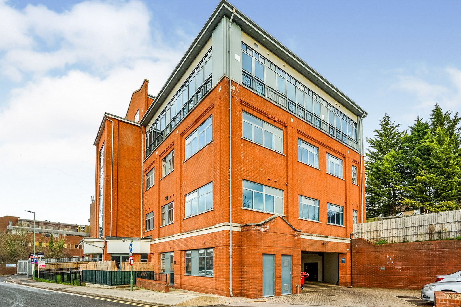 1 bedroom flat for sale in 1 Wolsey Road, Hemel Hempstead, HP2 4TU