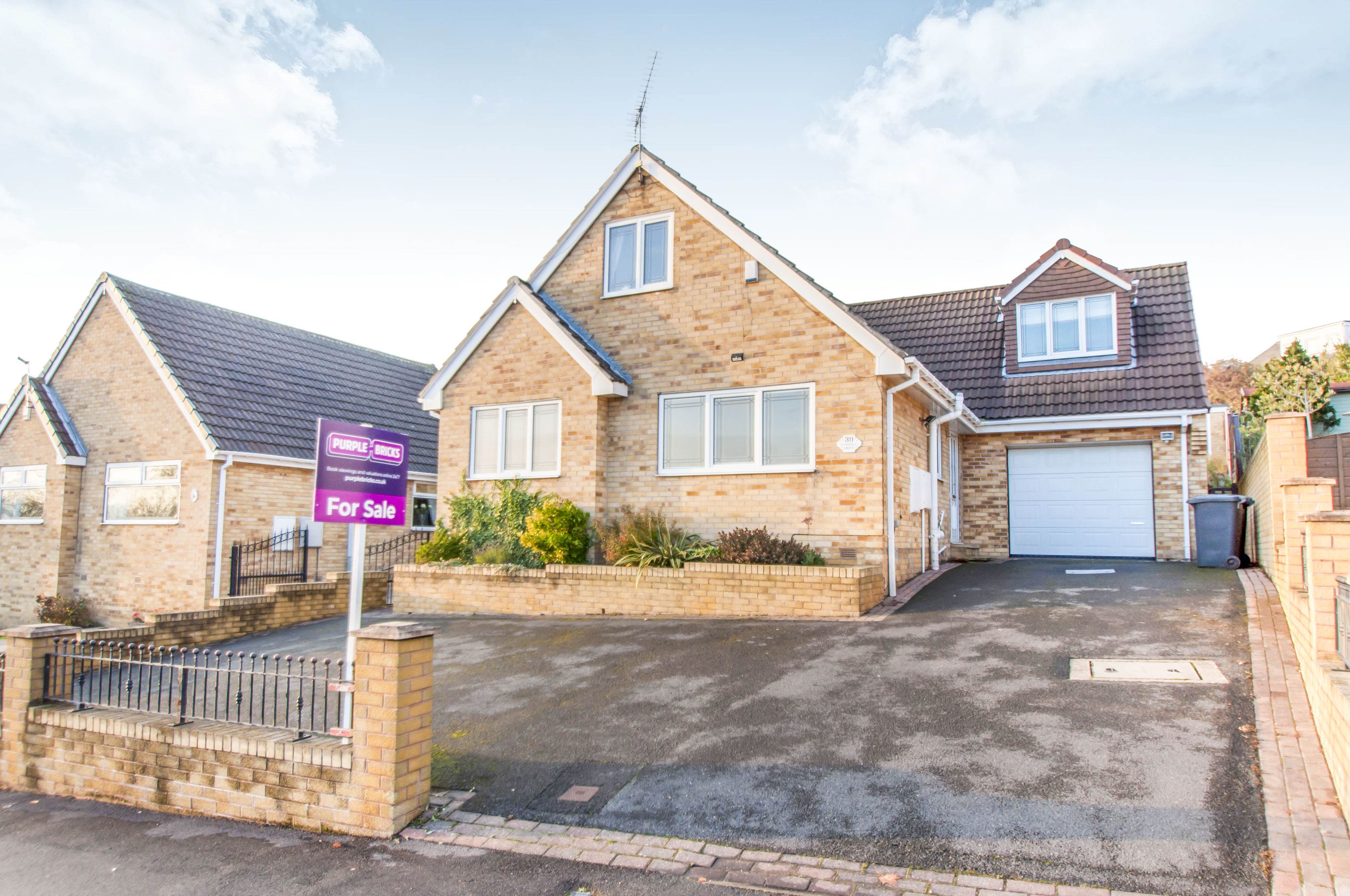 5 bedroom detached house for sale in Lundhill Grove, Wombwell, S73 0QZ