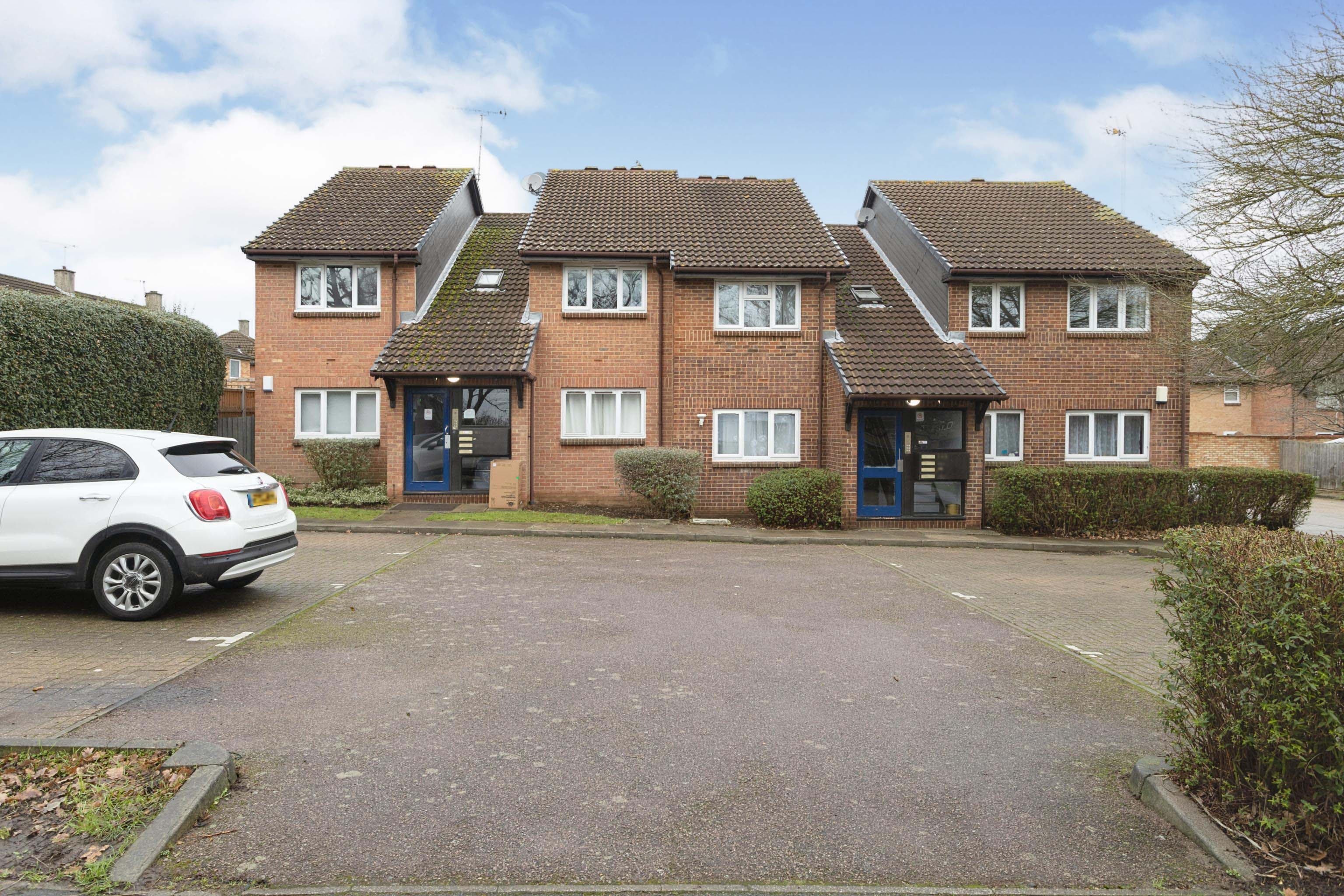 1 bedroom flat for sale in Colebrook Lane, Loughton, IG10 2HG
