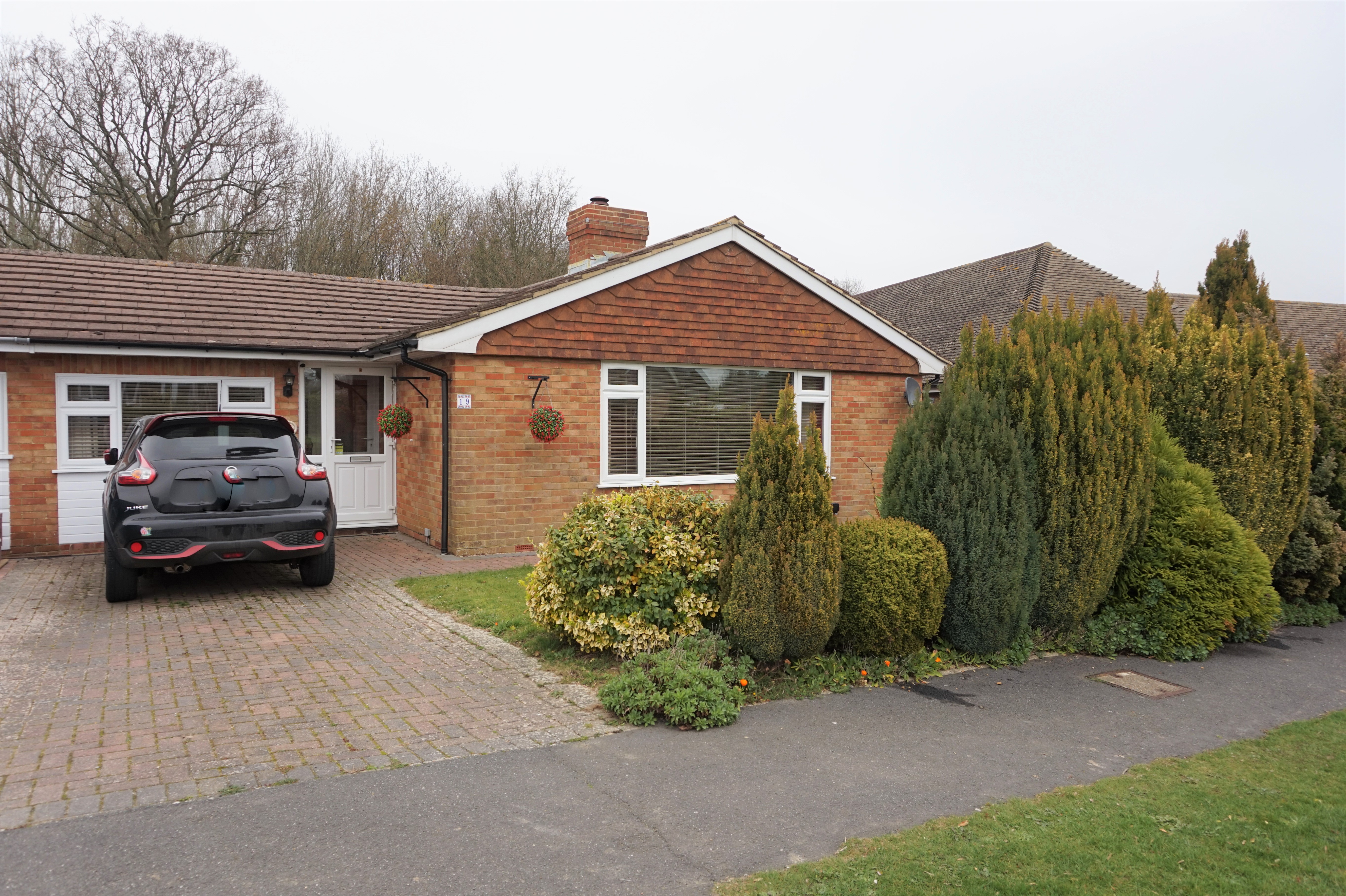 3 bedroom semi-detached bungalow for sale in Fieldway, Rye, TN31 6DL