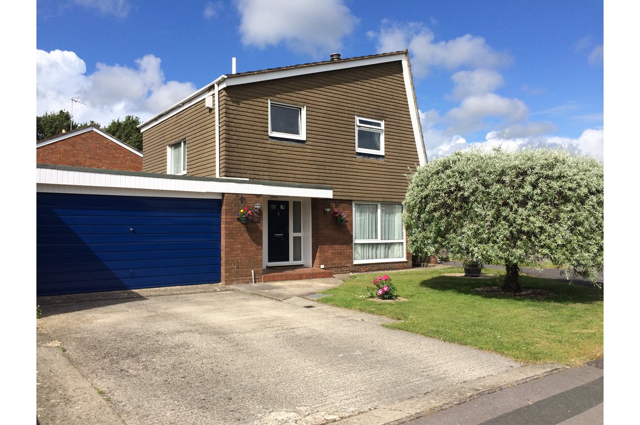3 bedroom detached house for sale in Eastmere Liden, Swindon, SN3 6JY