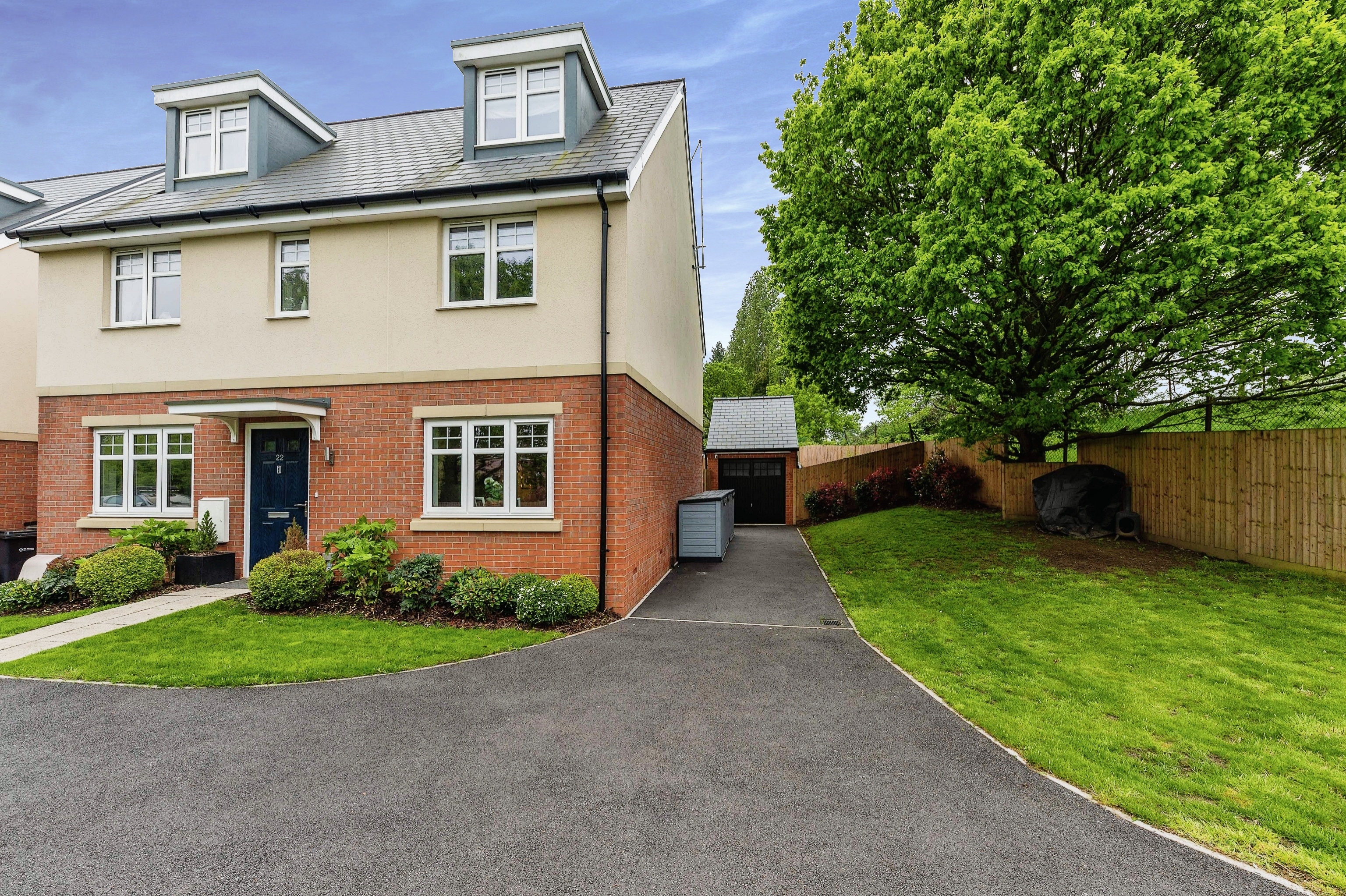 5 bedroom detached house for sale in Harrier End, St. Albans, AL4 0LD