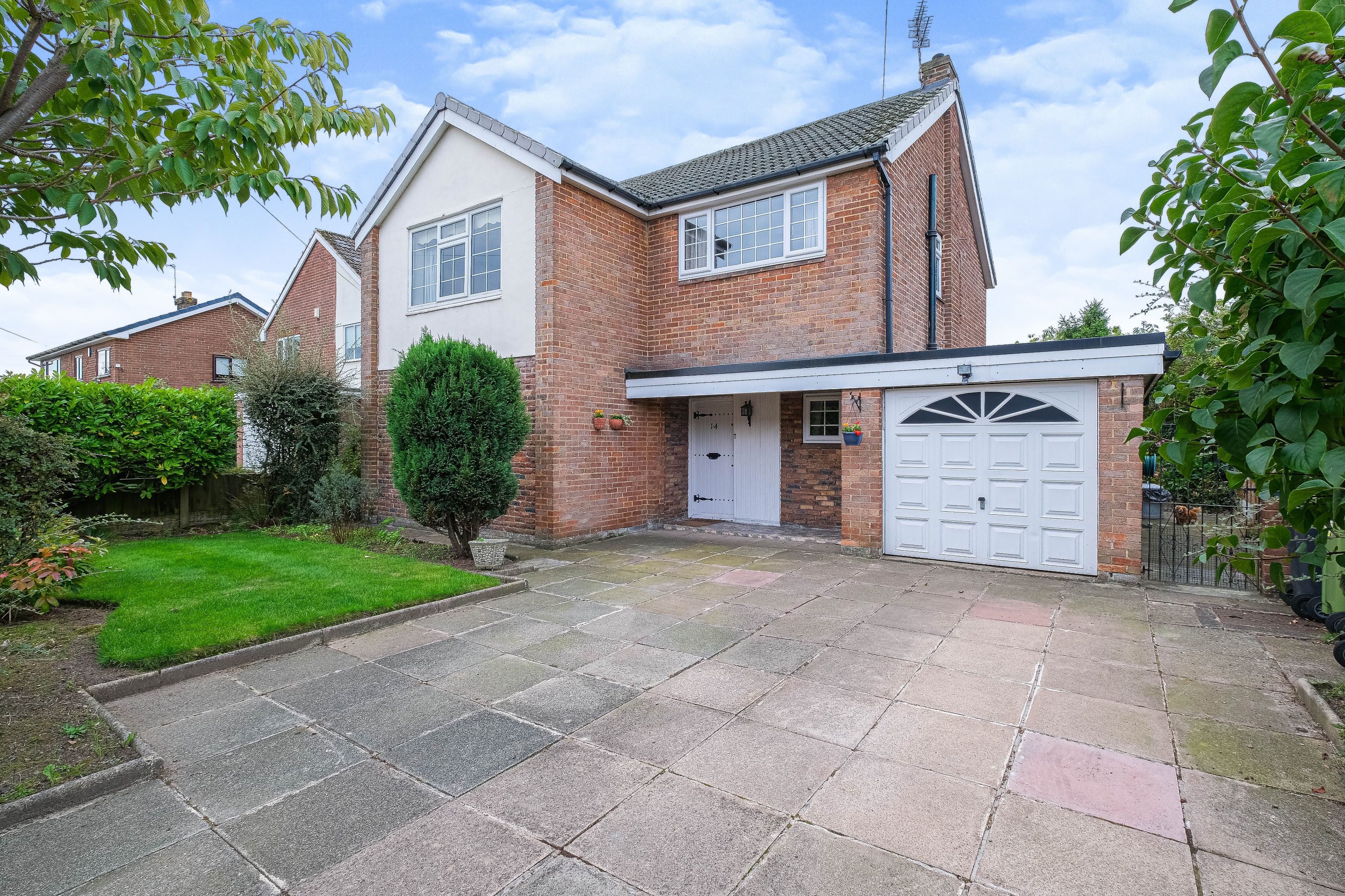 4 bedroom detached house for sale in Holyrood Avenue, Widnes, WA8 9EN