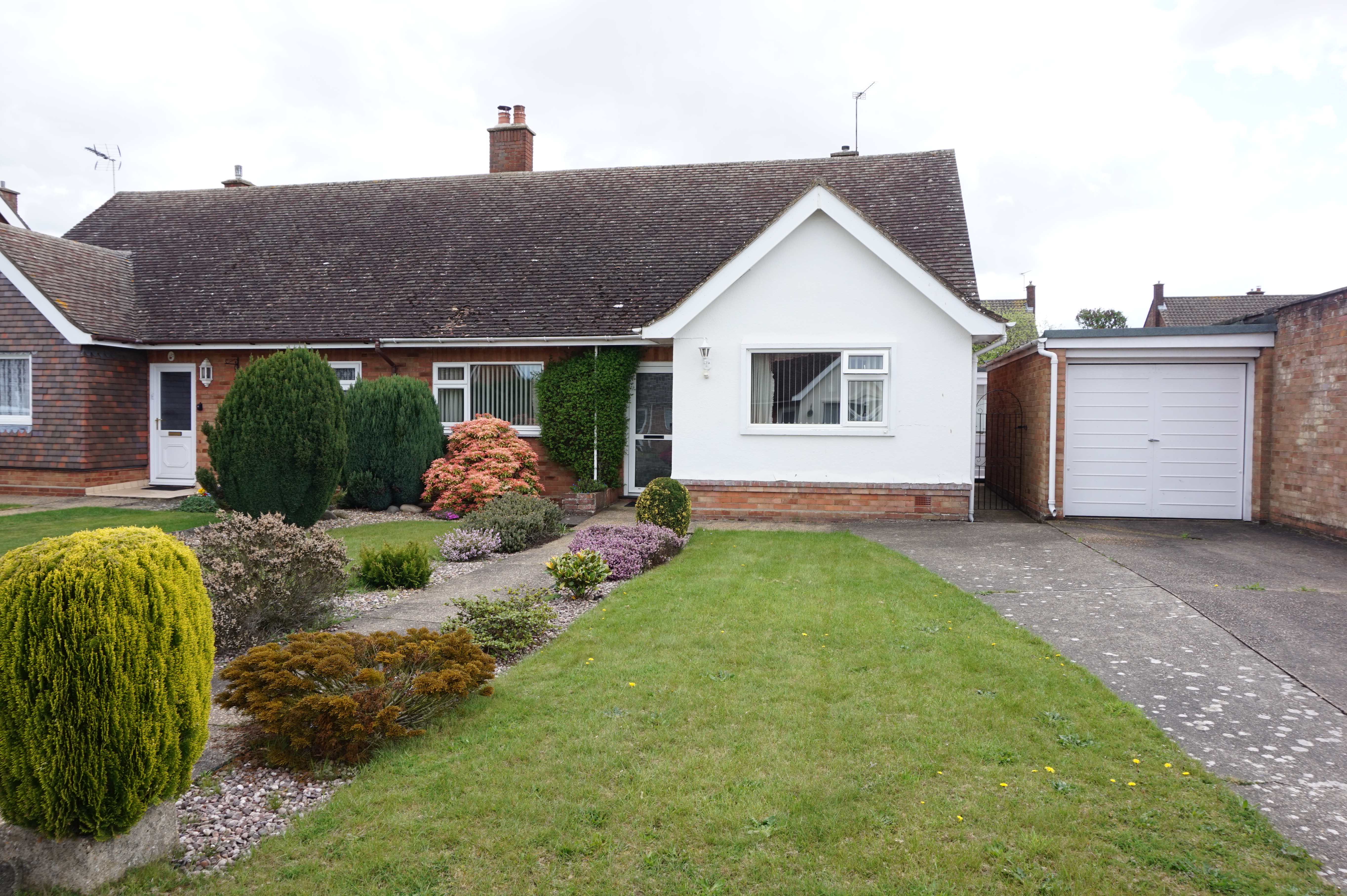2 bedroom semi-detached bungalow for sale in Rye Close, Ipswich, IP3 8PX
