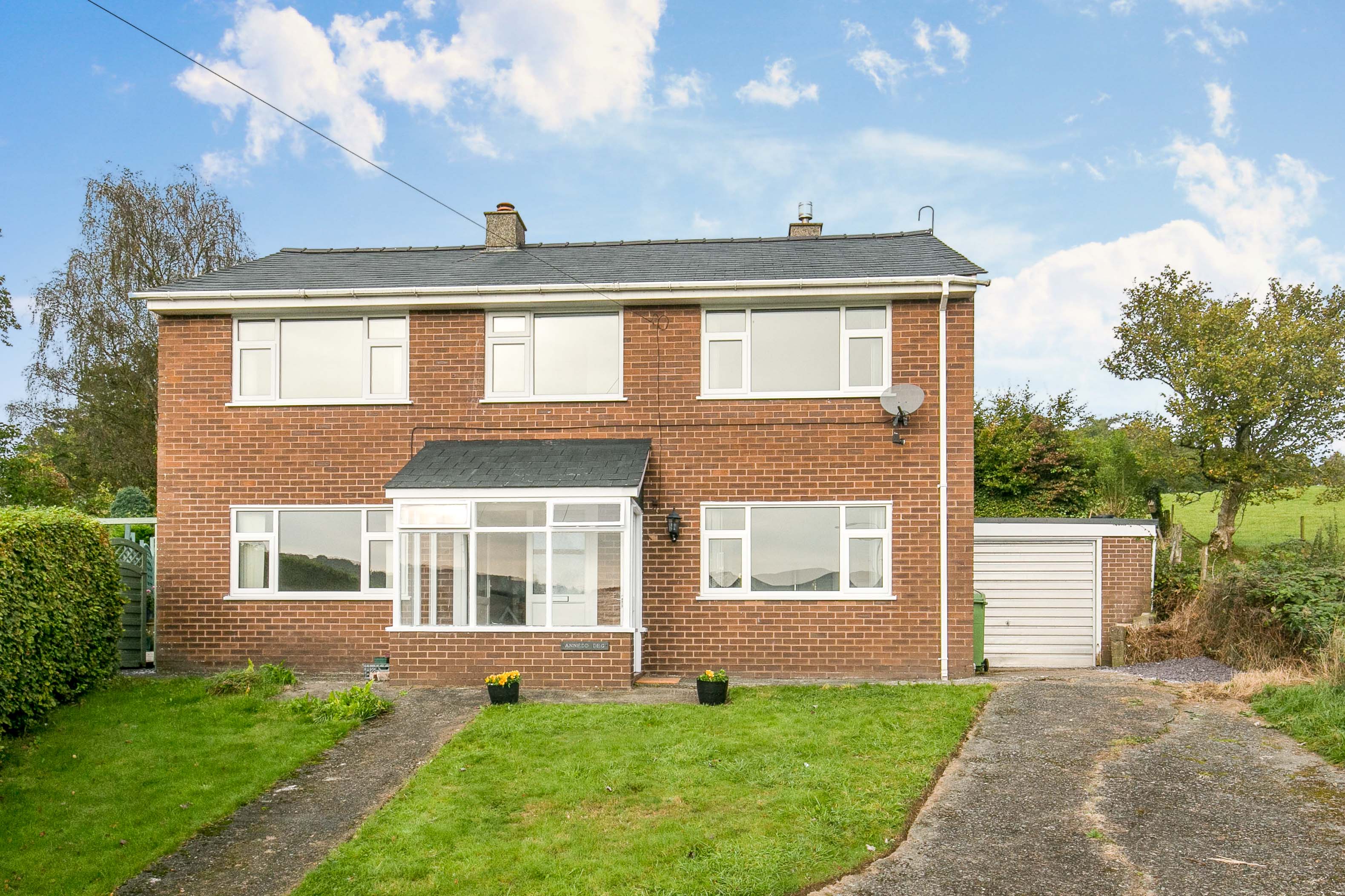 4 bedroom detached house for sale in Cae Gadlas, Bala, LL23 7AT