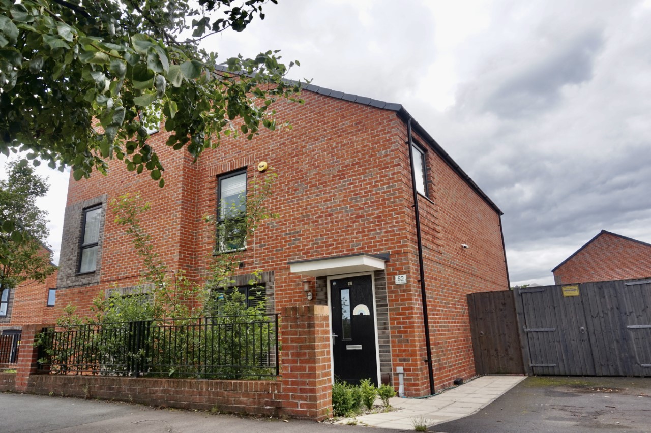 3 bedroom semi-detached house for sale in Butler Street, Manchester, M4 6JP