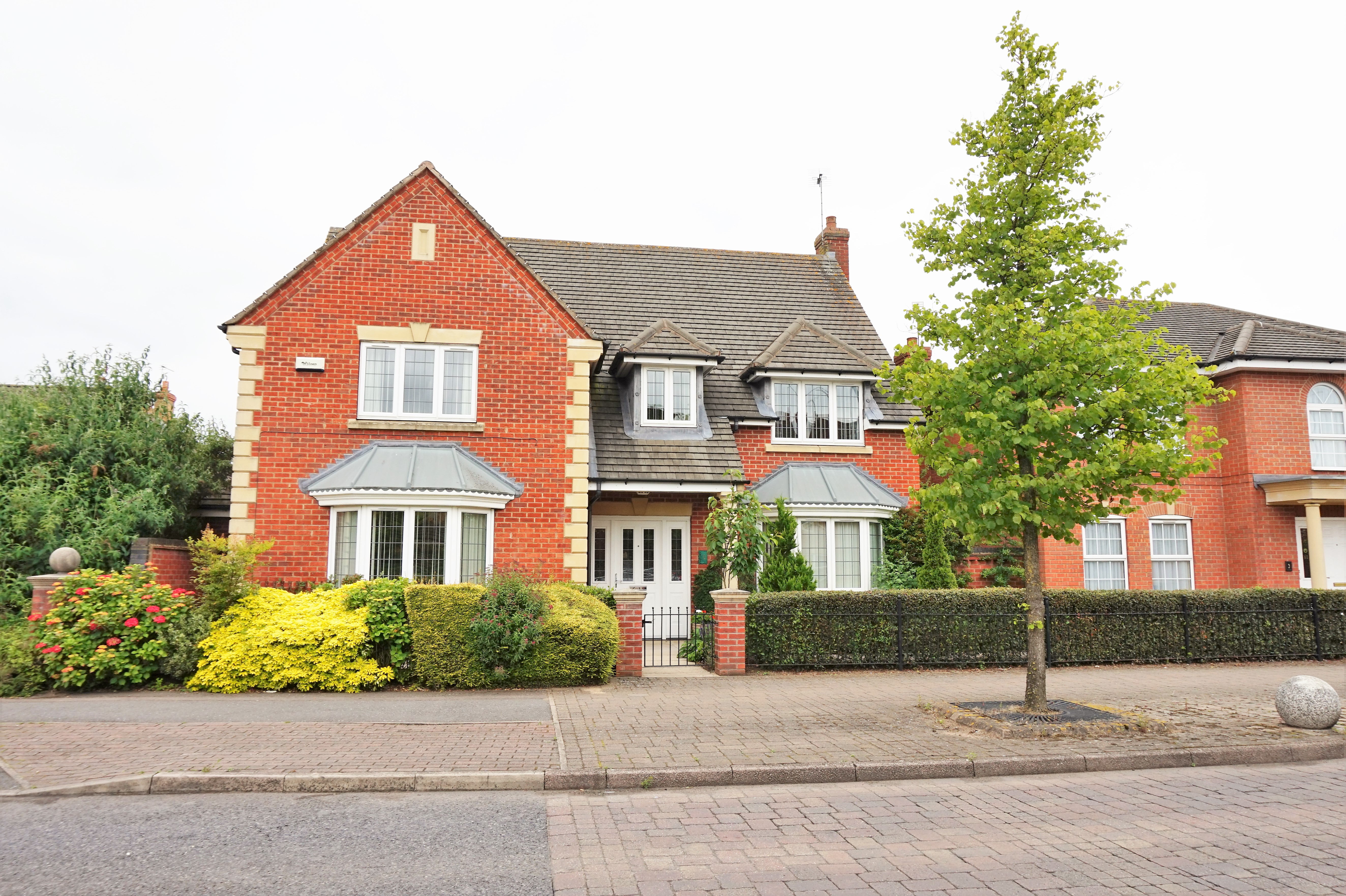 5 bedroom detached house for sale in Coton Park Drive, Rugby, CV23 0WL