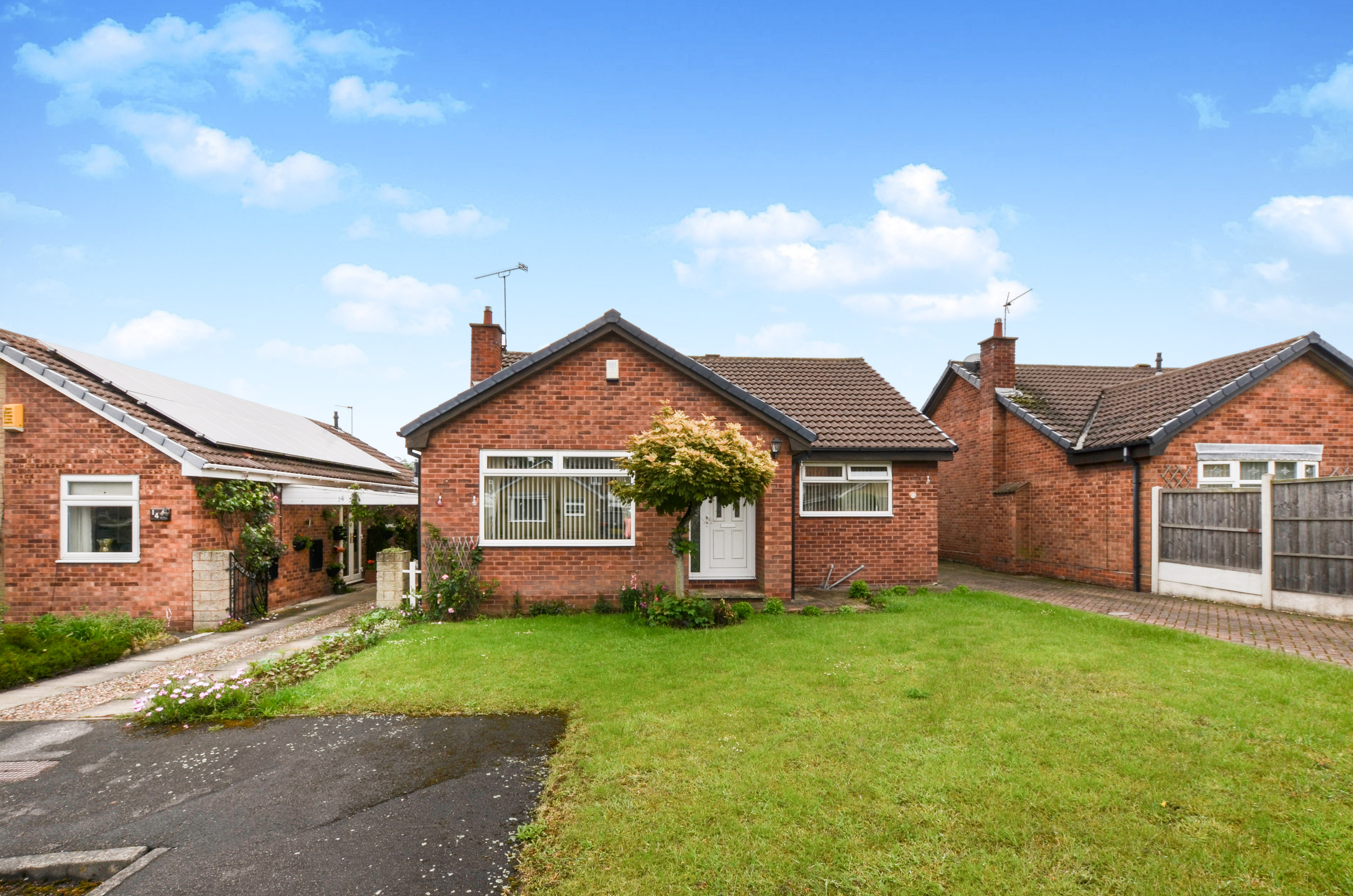 3 bedroom bungalow for sale in Rydal Road, Sheffield, S25 2TY