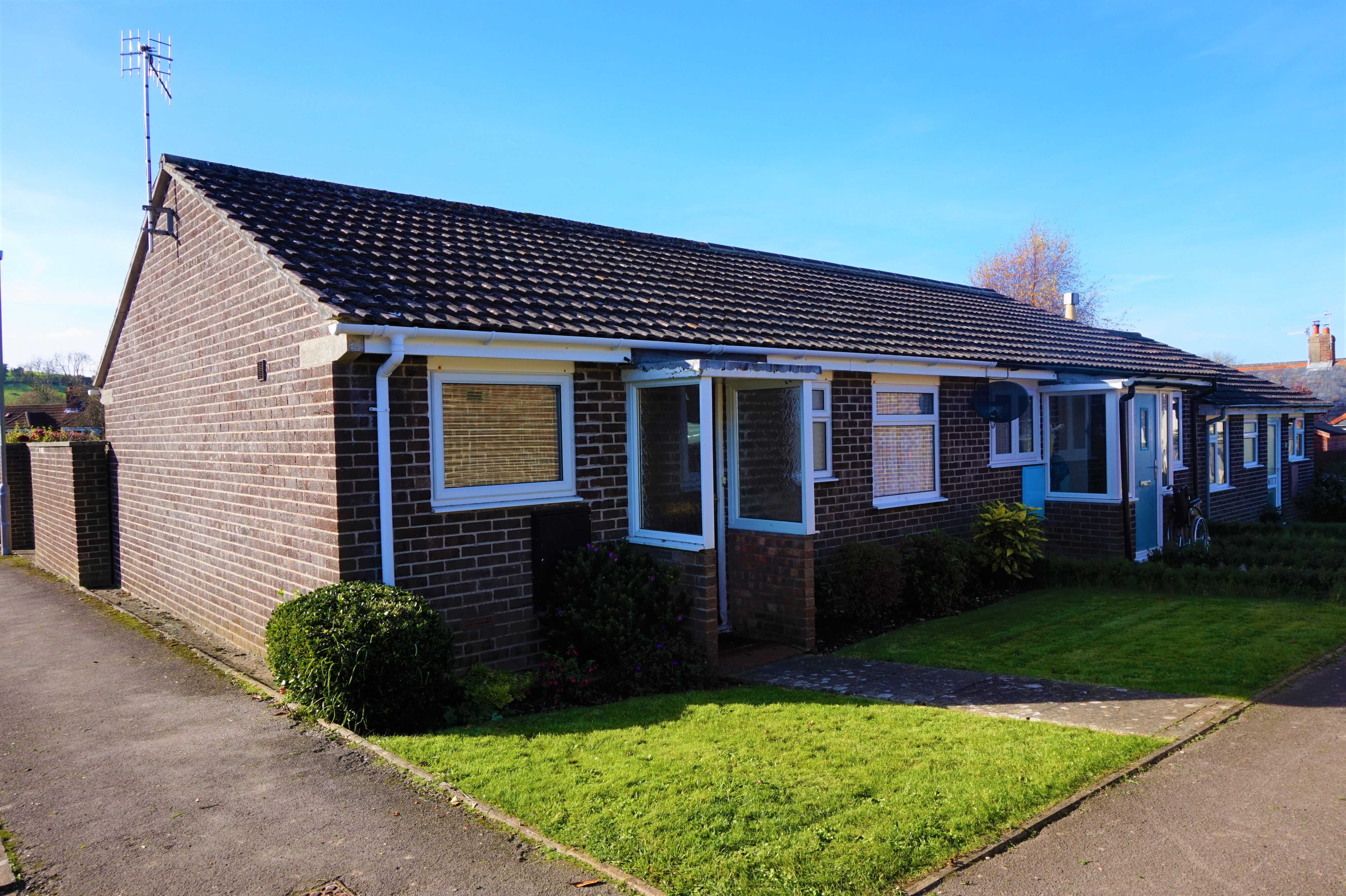 2 bedroom bungalow for sale in Chescombe Close, Dorchester, DT2 7LE