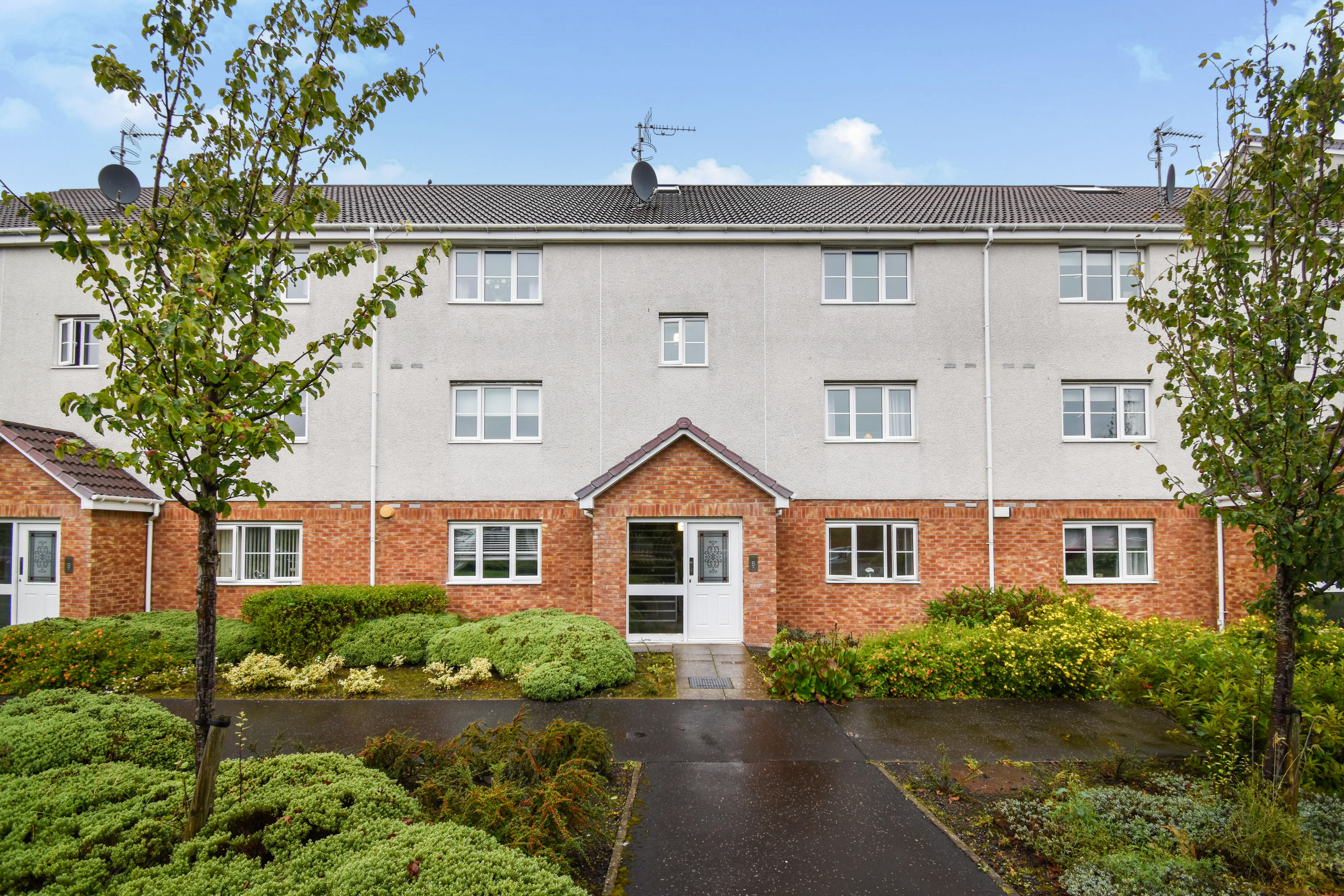 2 bedroom flat for sale in 10 Stirrat Crescent, Paisley, PA3 1RA
