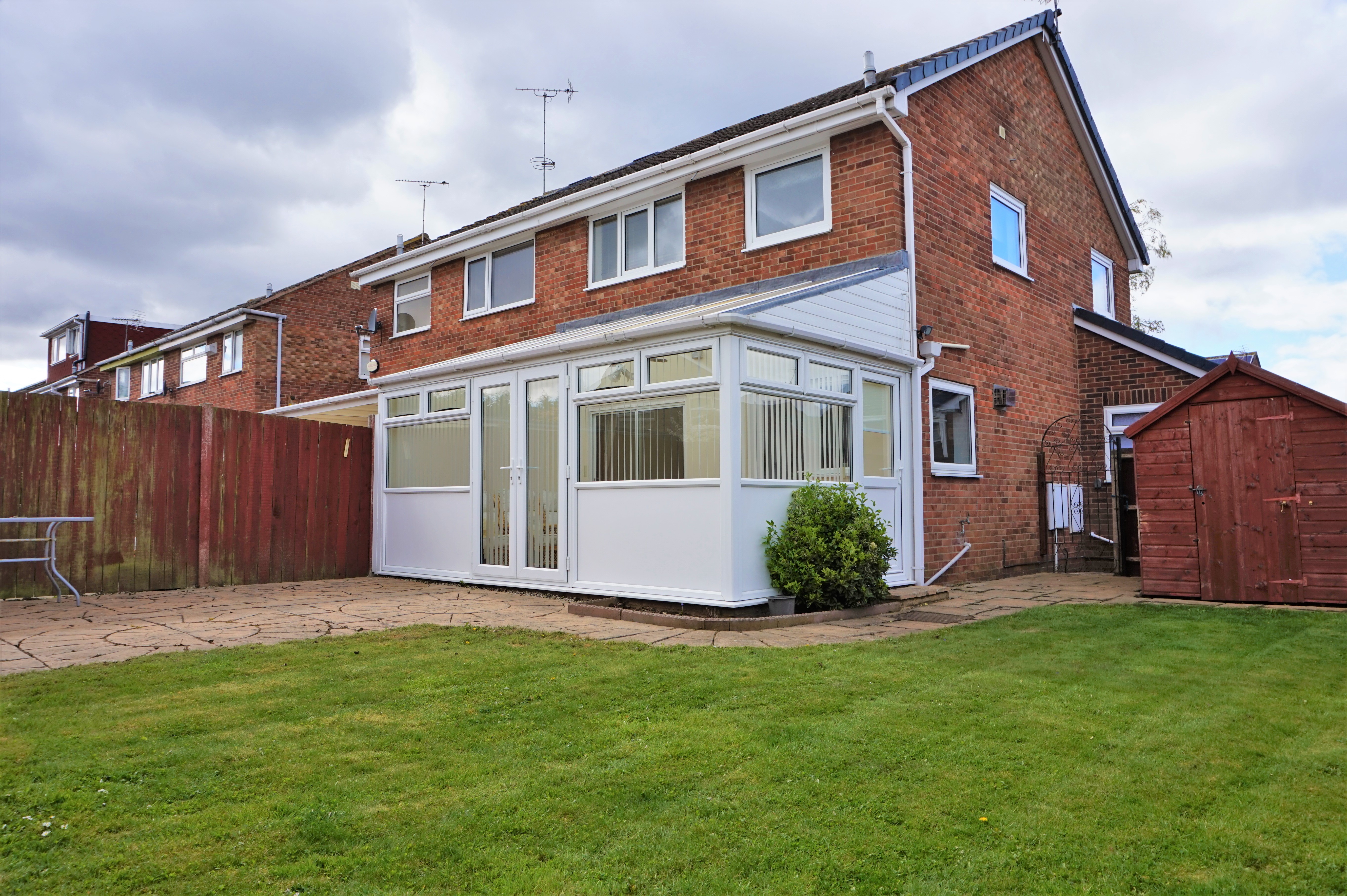 3 bedroom semi-detached house for sale in Danby Close, Hull, HU8 9LQ