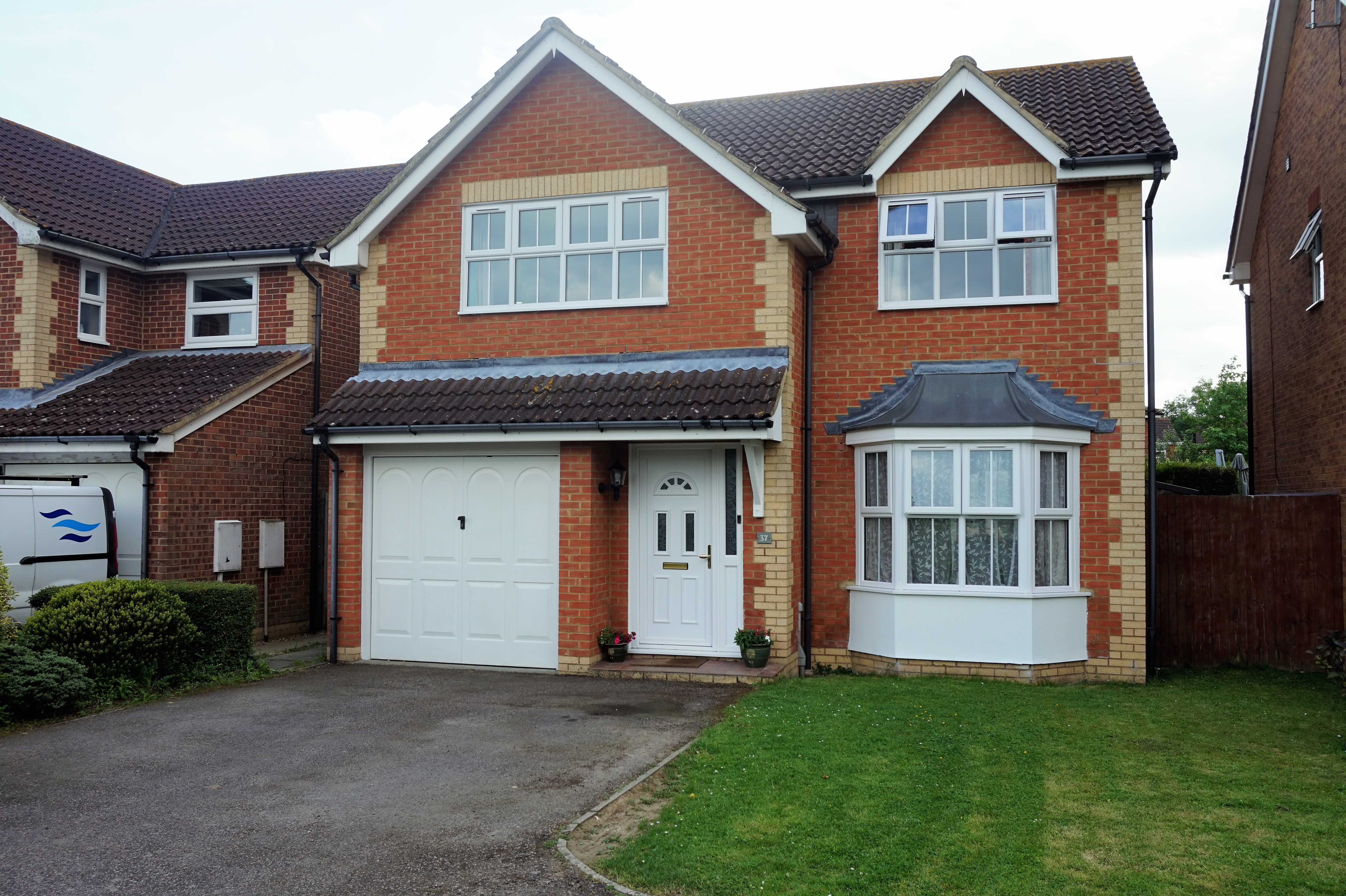 4 bedroom detached house for sale in Bell Chapel Close, Ashford, TN23 3NN