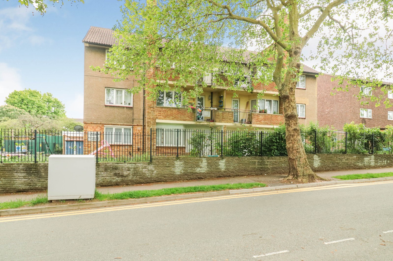 2 bedroom flat for sale in The Drive, Walthamstow, E17 3DH