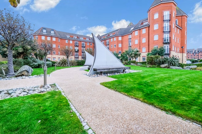 2 bedroom apartment for sale in Quebec Quay, Liverpool, L3 4ER