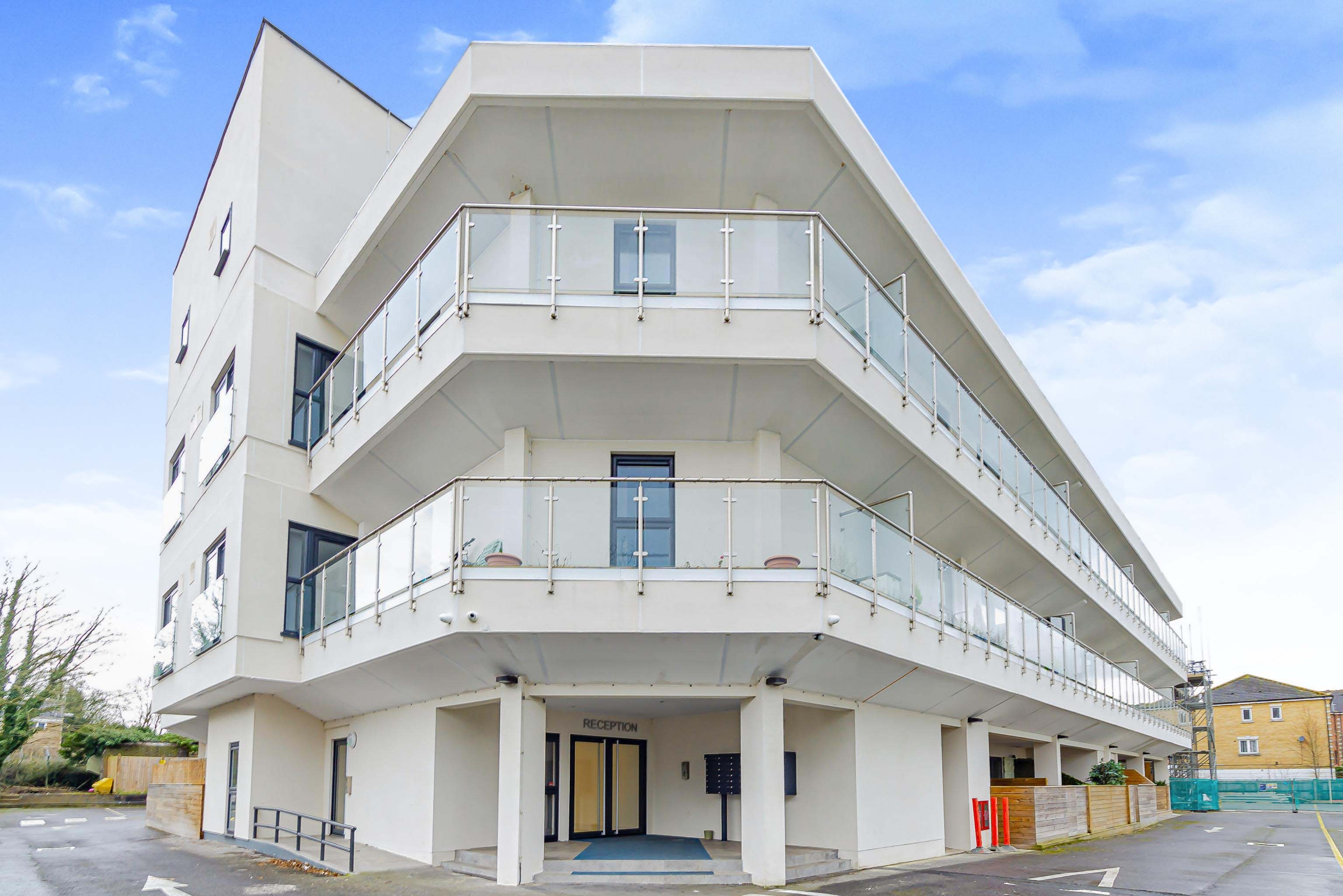 1 bedroom flat for sale in Russell Way, Crawley, RH10 1GW