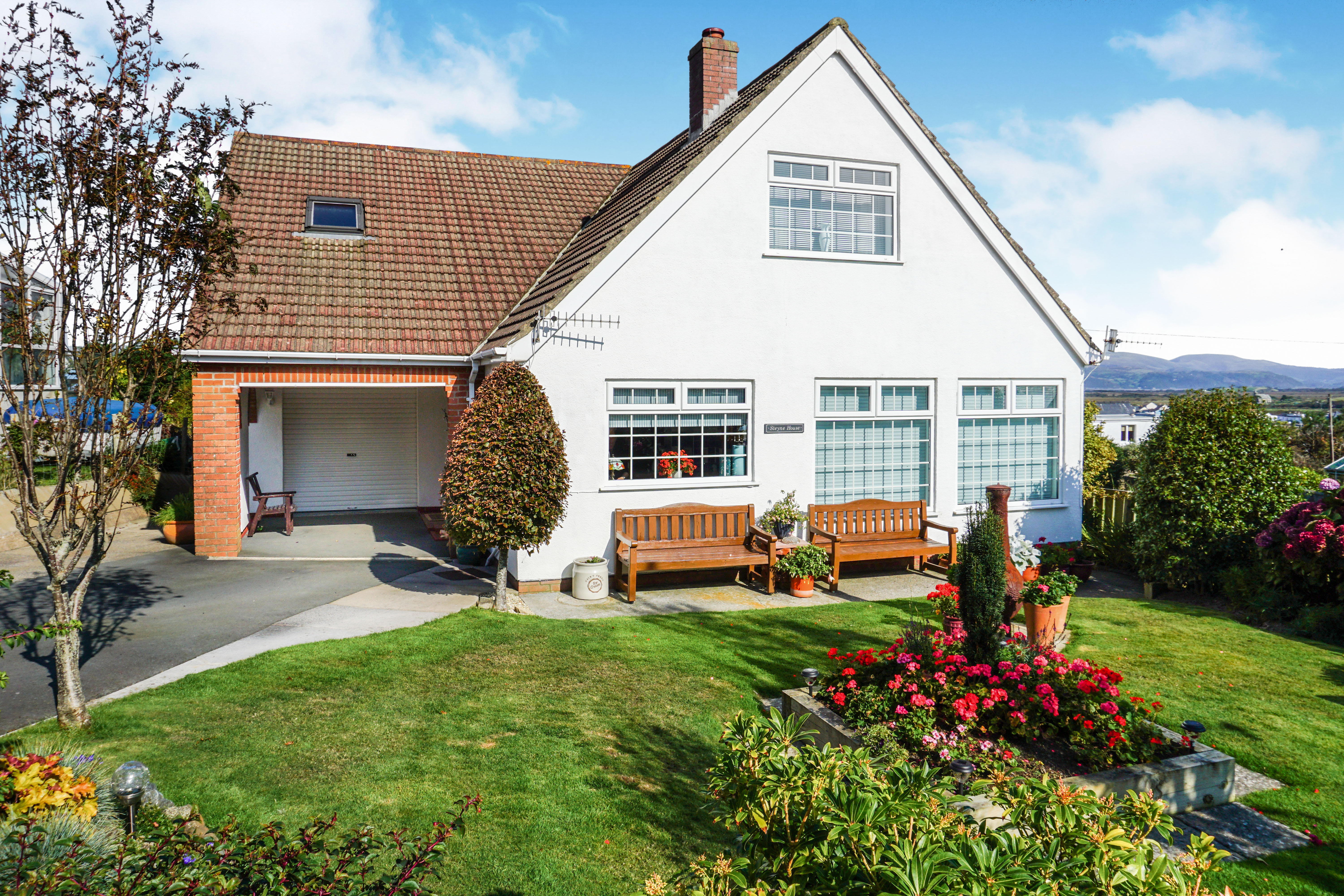 3 bedroom bungalow for sale in Ffordd Y Fulfran, Borth, SY24 5ND