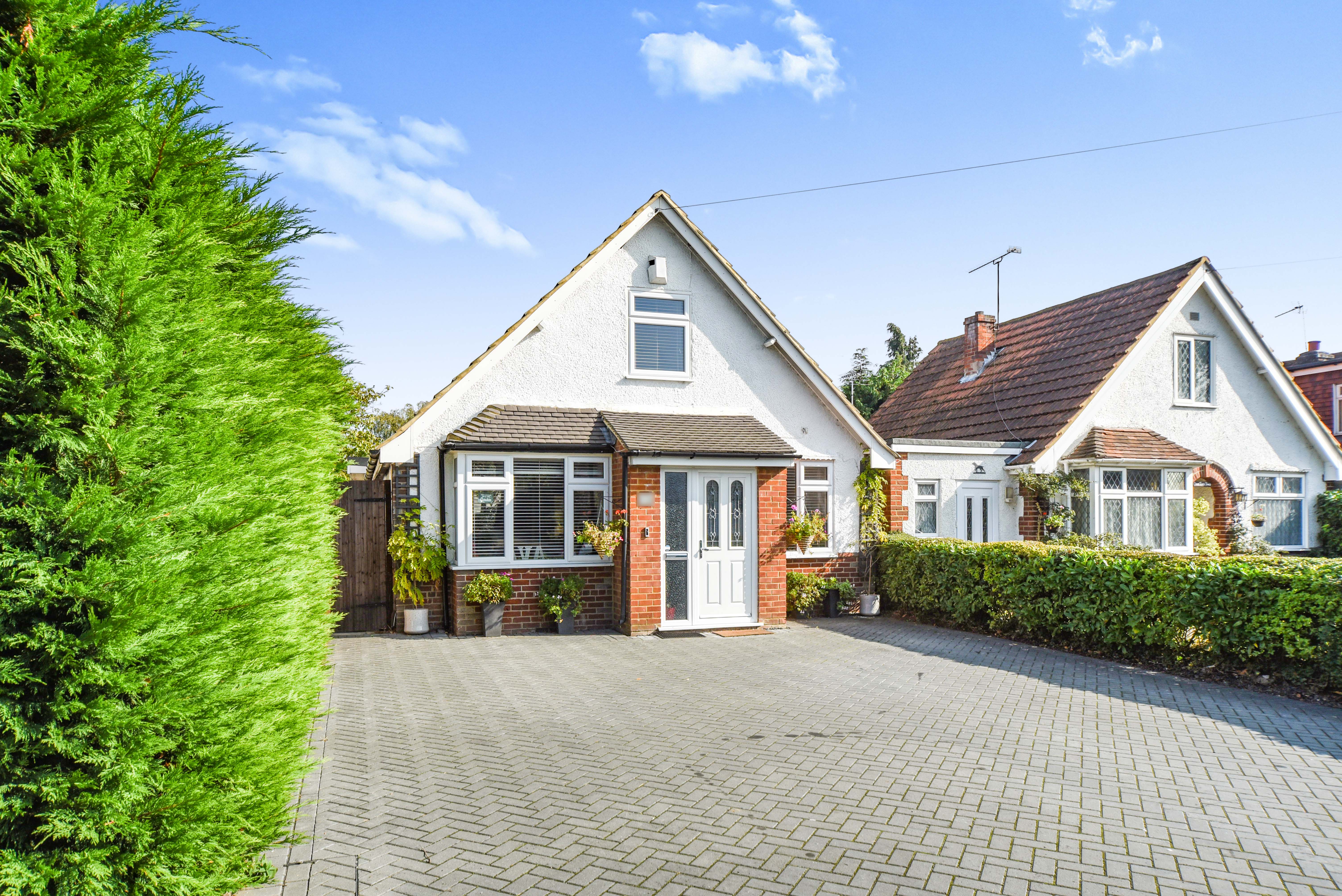 4 bedroom detached house for sale in Loddon Bridge Road, Reading, RG5 4AW