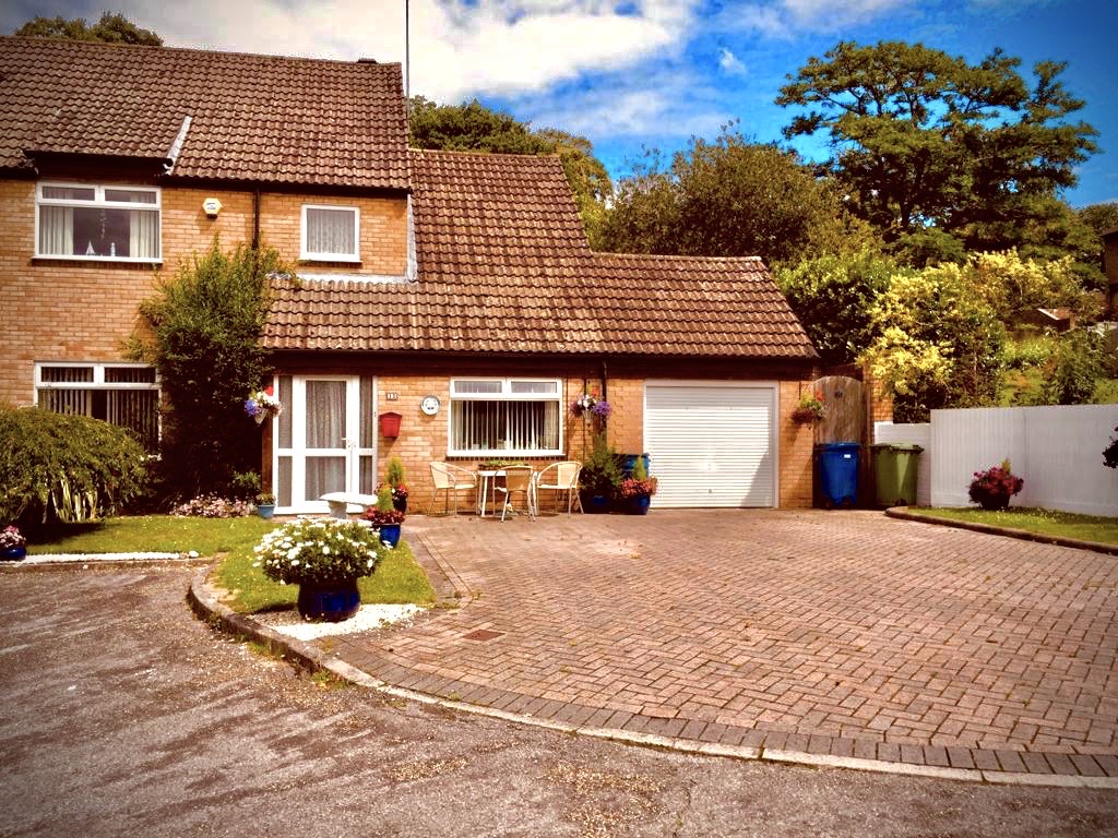 5 bedroom semi-detached house for sale in Haywood, Bracknell, RG12 7WG