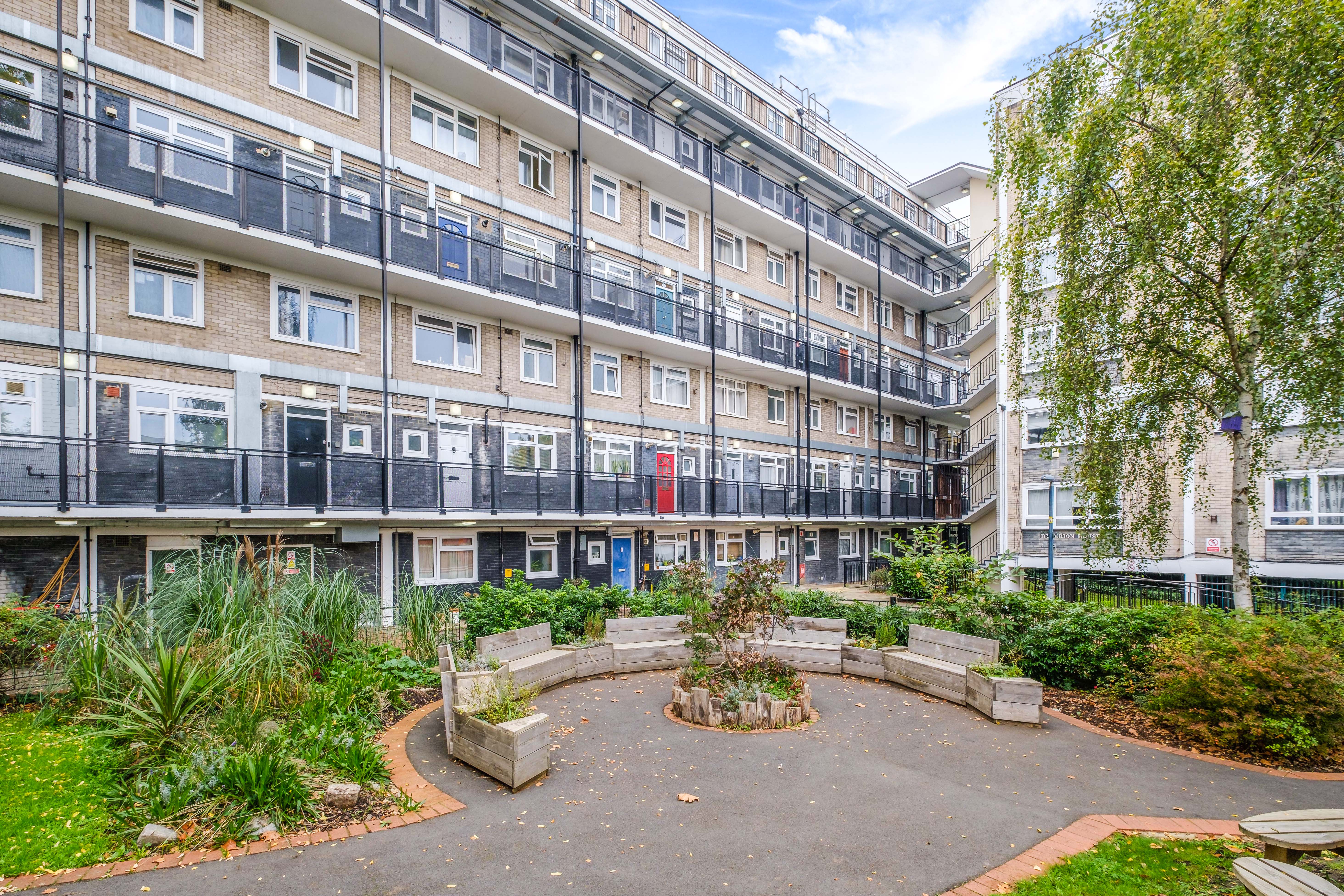 3 bedroom apartment for sale in Brixton Hill, London, SW2 1HY