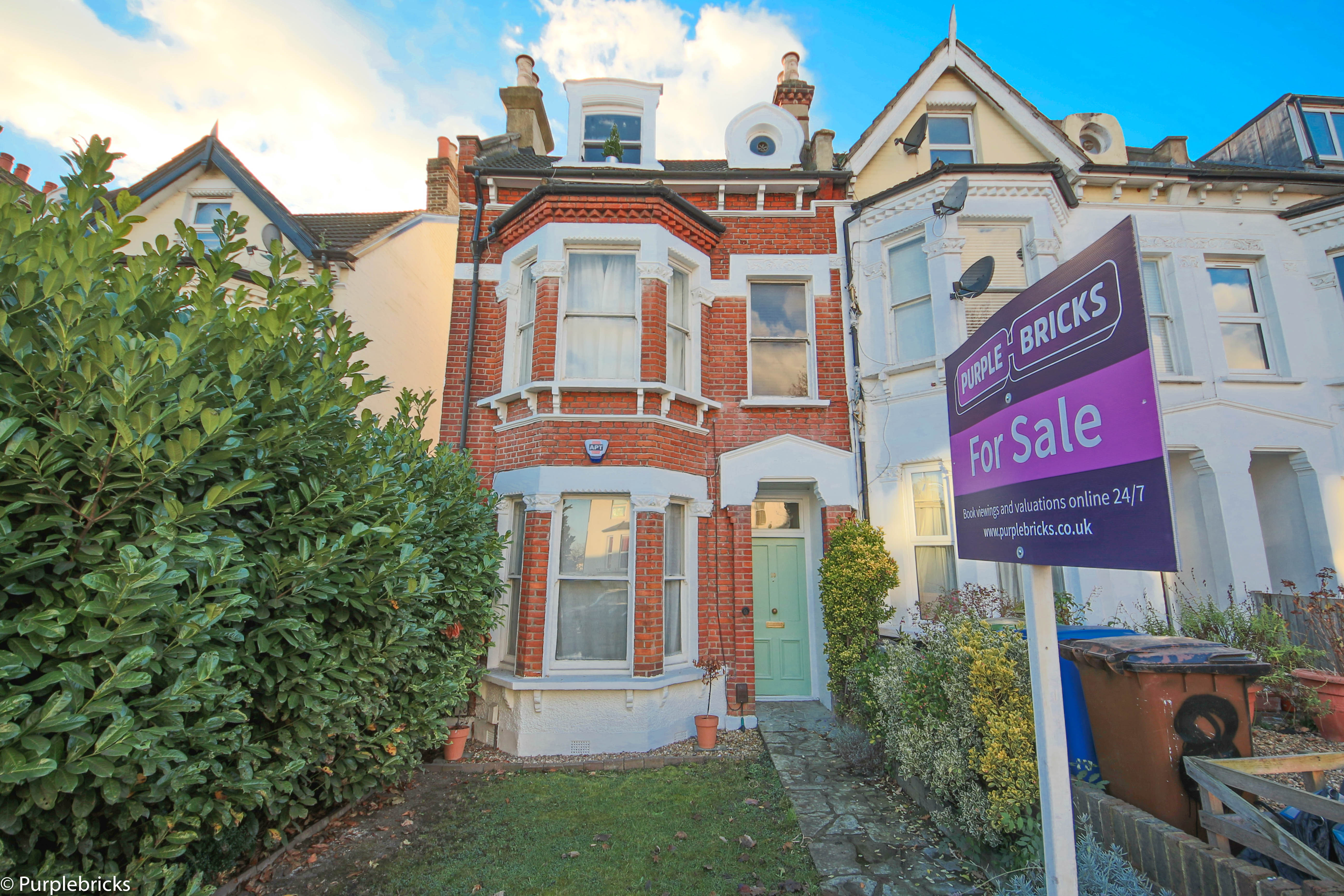 2 bedroom flat for sale in Elmers End Road, London, SE20 7SN
