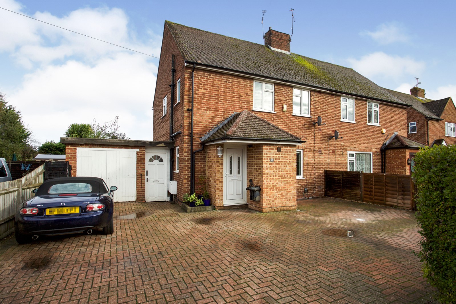 3 bedroom semi-detached house for sale in Longacre, Aldershot, GU12 6RN