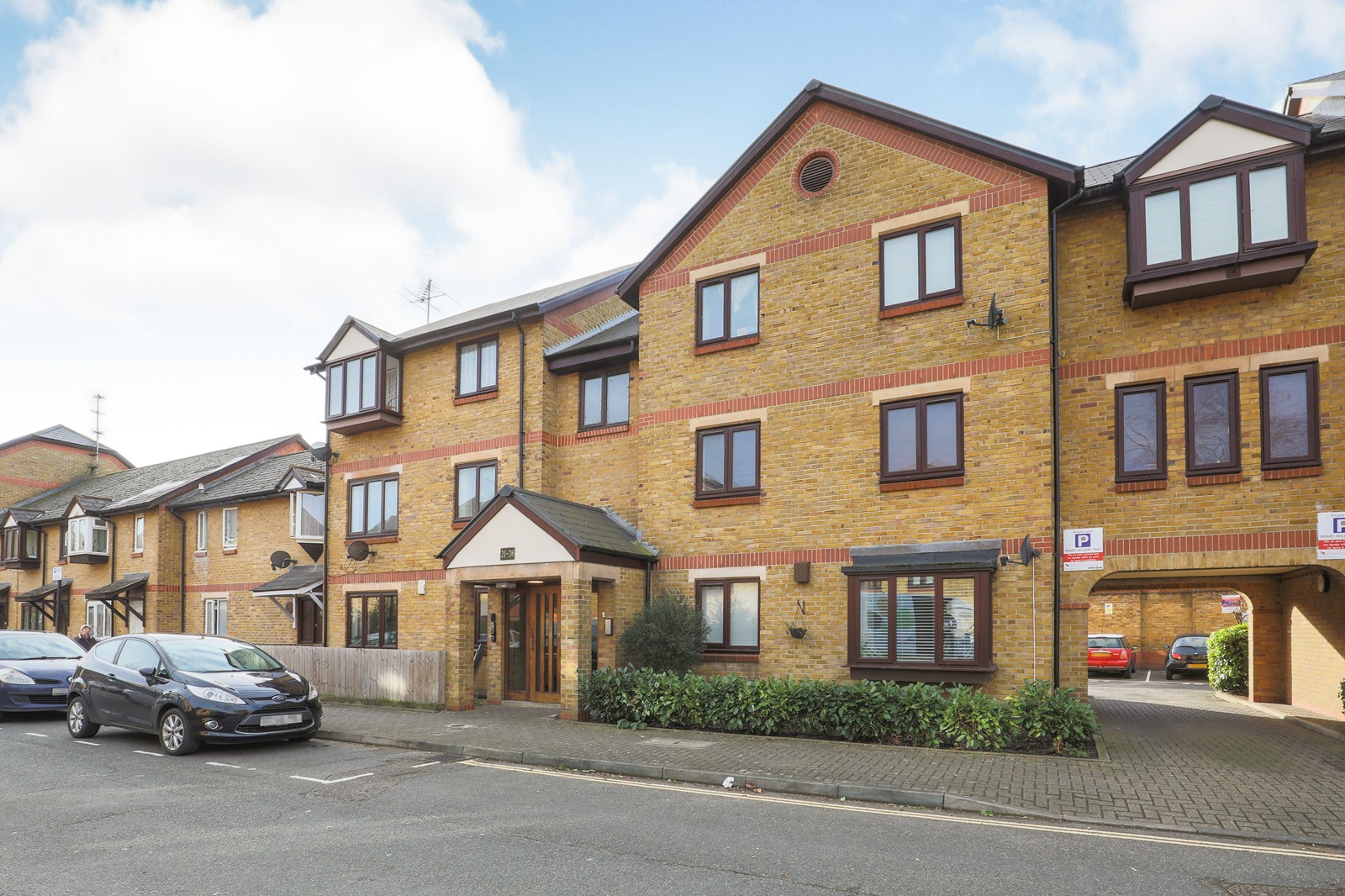 1 bedroom apartment for sale in Riverside Close, London, E5 9SP