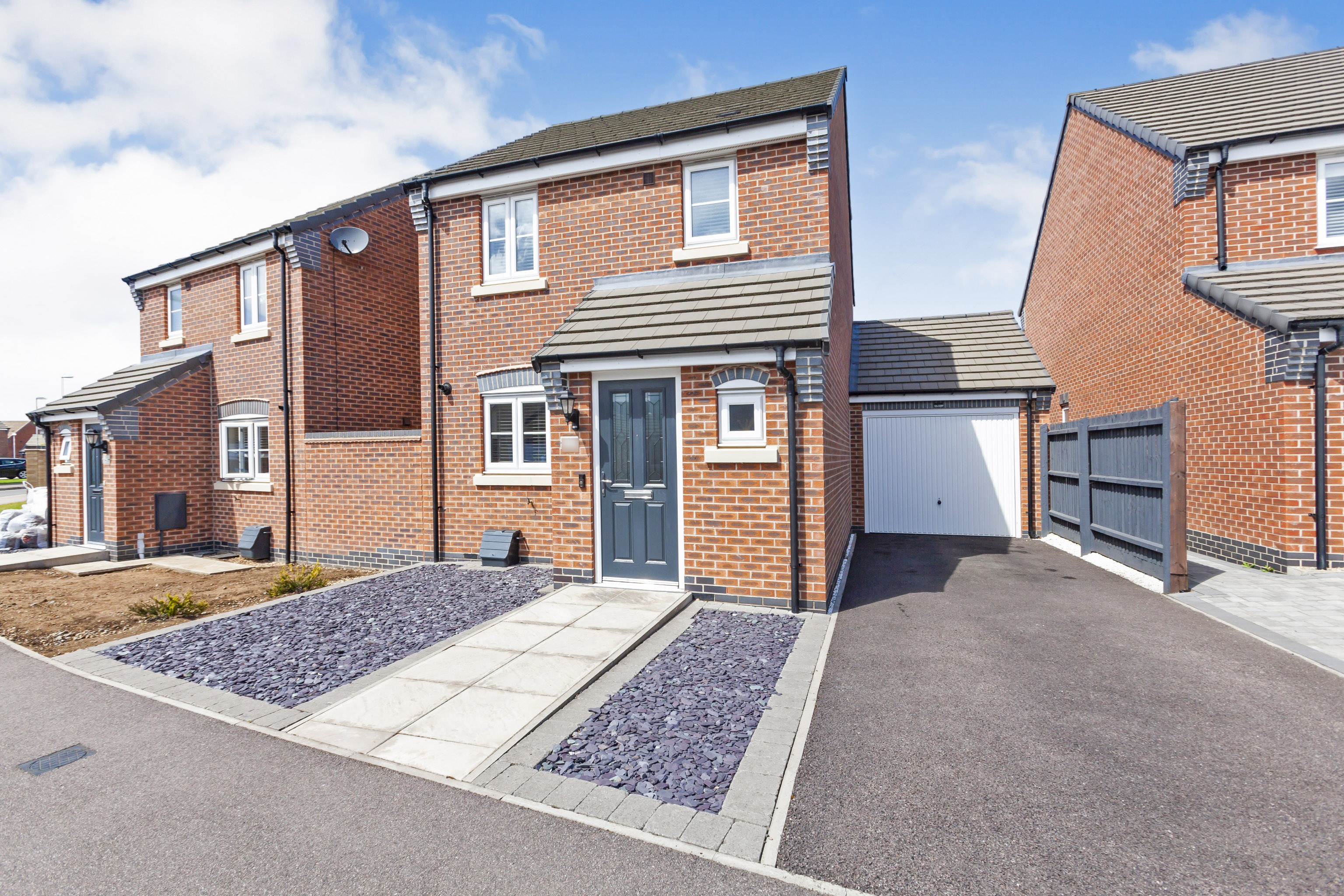 3 bedroom detached house for sale in Gometra Close, Hinckley, LE10 0WP