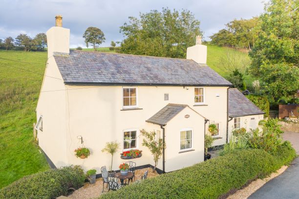 3 bedroom detached house for sale in Pentre Celyn, Ruthin, LL15 2HR