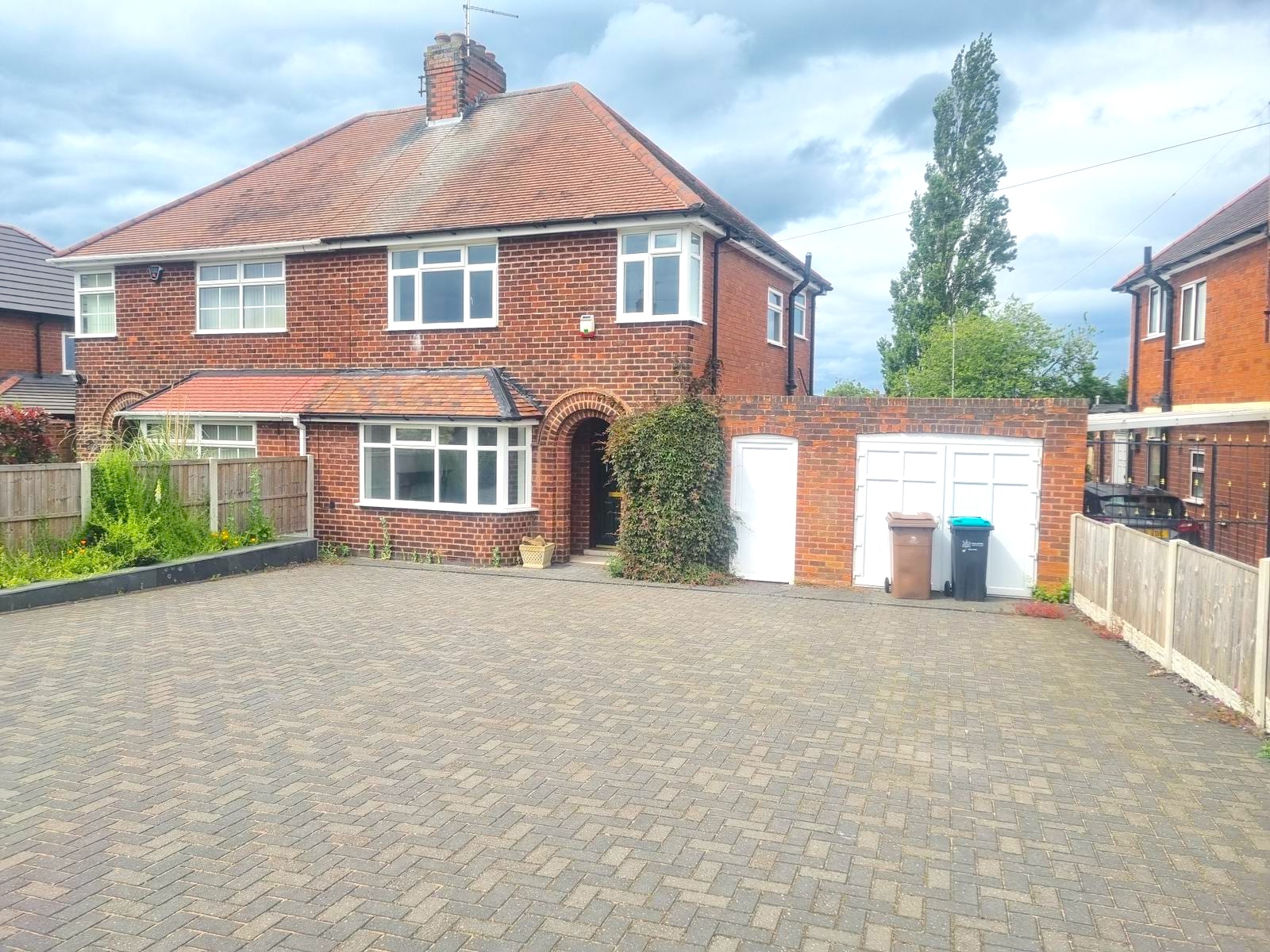 3 bedroom semi-detached house to rent in Bancroft Lane, Mansfield, NG18 5NA