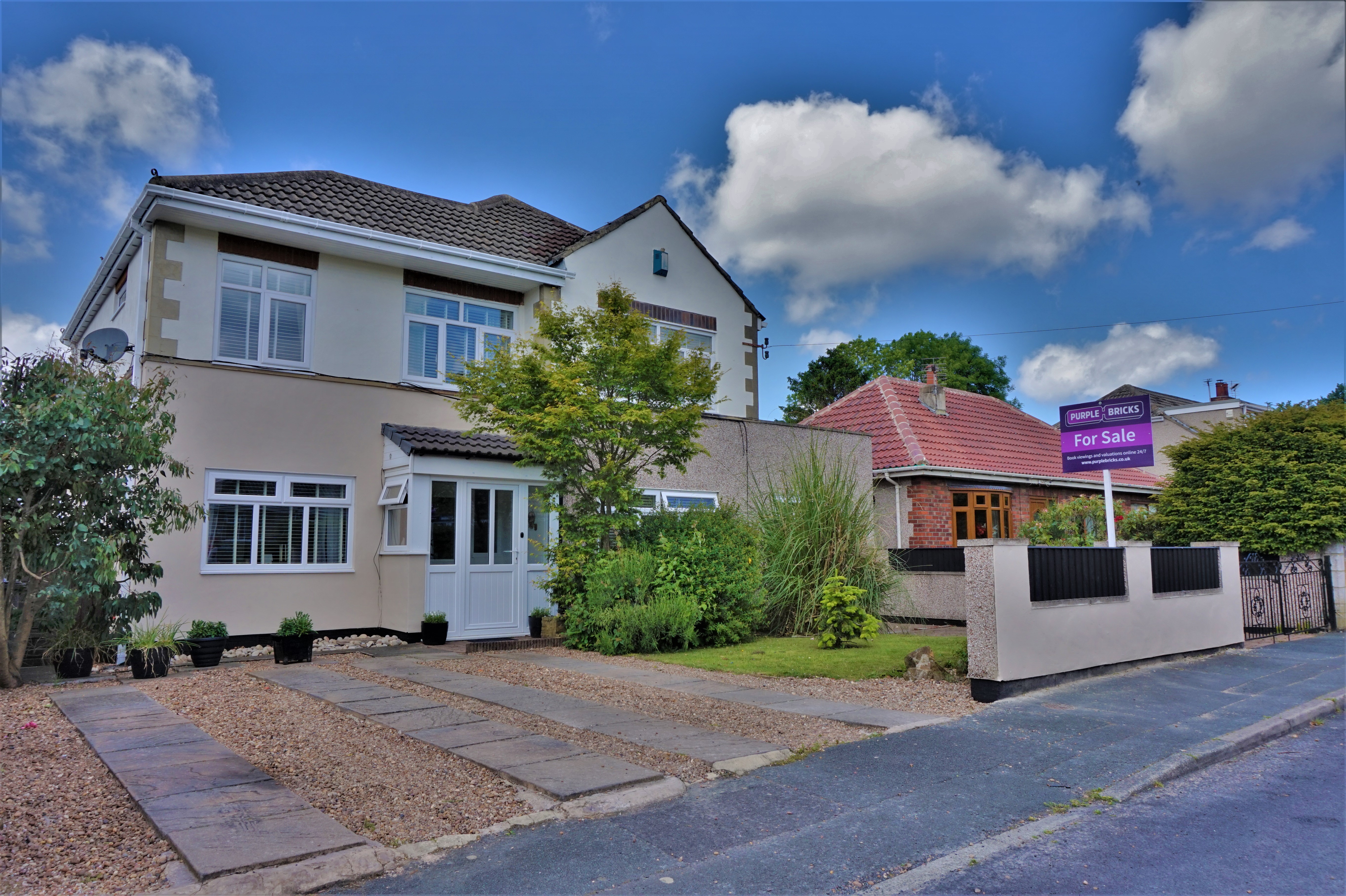 6 bedroom detached house for sale in Bierley Hall Grove, Bradford, BD4 6DH