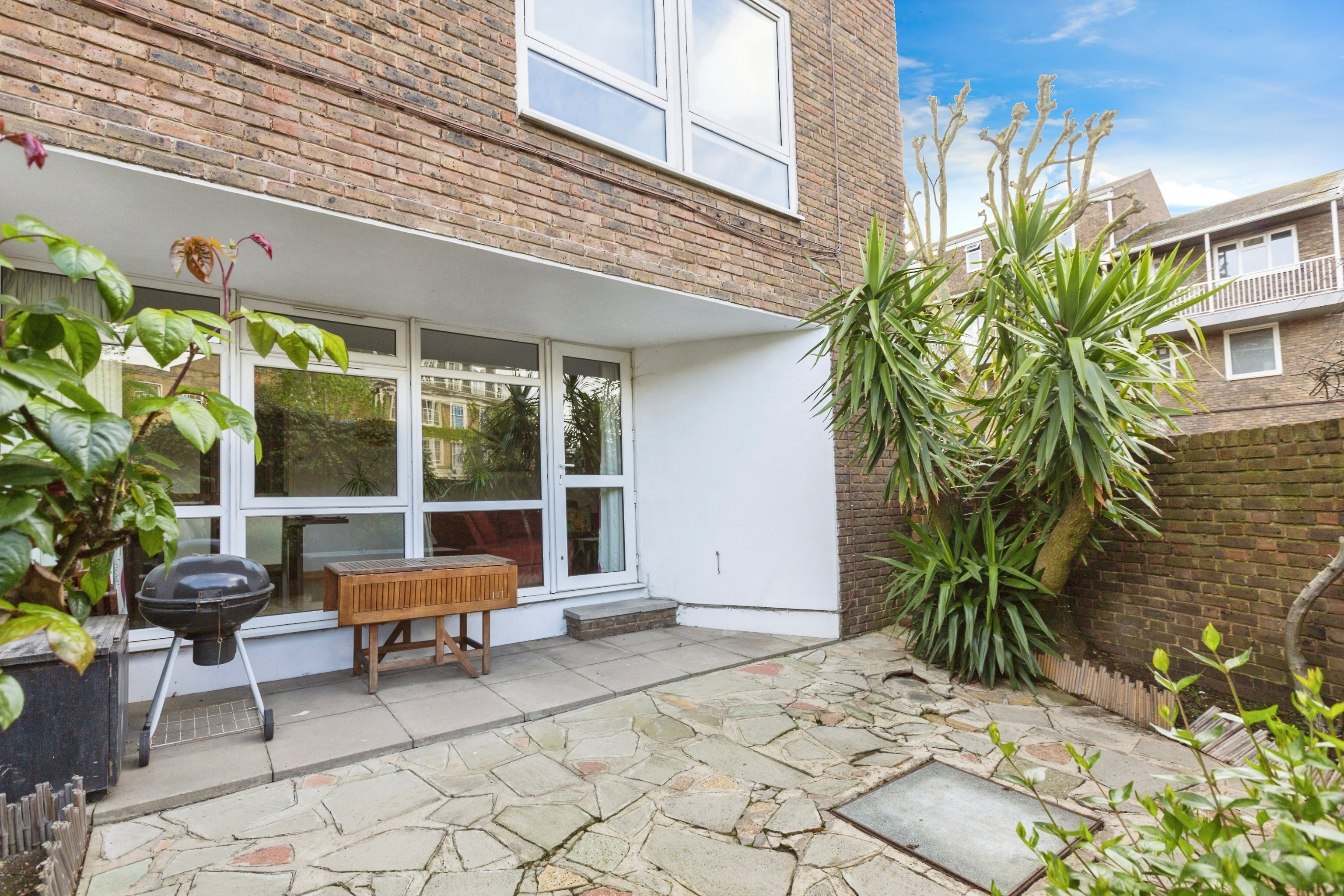 4 bedroom maisonette for sale in Canton Street, London, E14 6JG