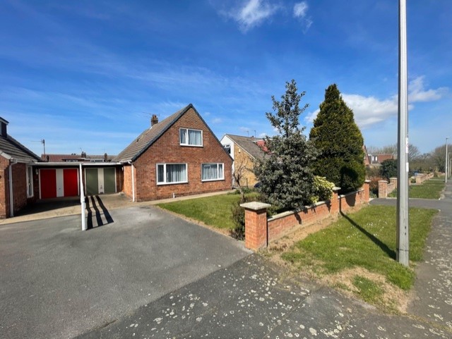 4 bedroom detached house for sale in Eastfield Road, Hull, HU12 9TP