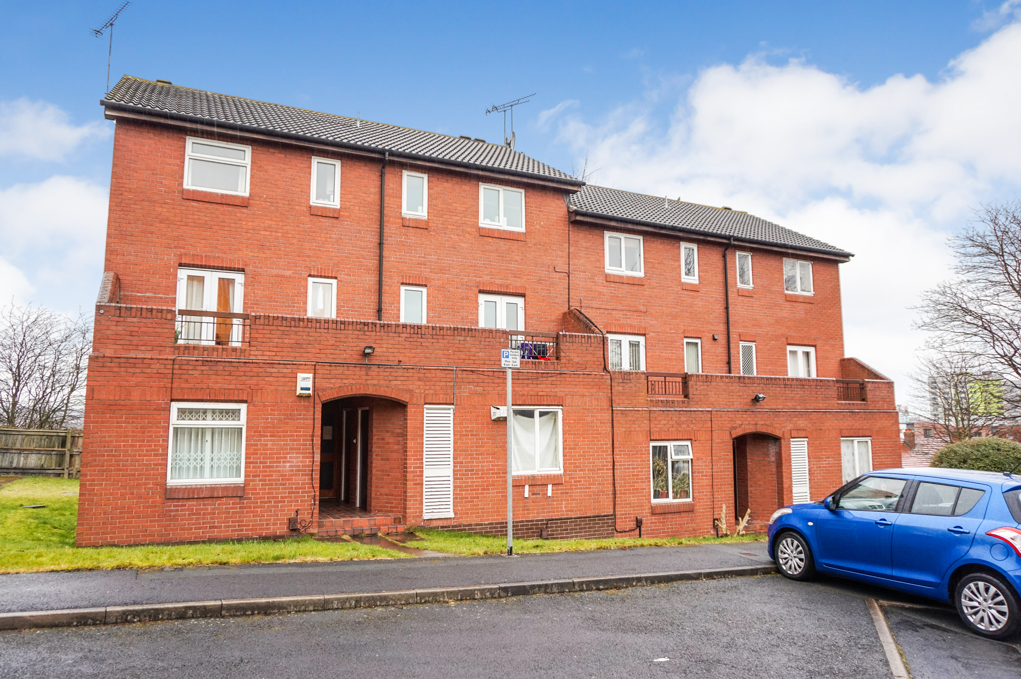 1 bedroom flat for sale in Well Close Rise, Leeds, LS7 1HT