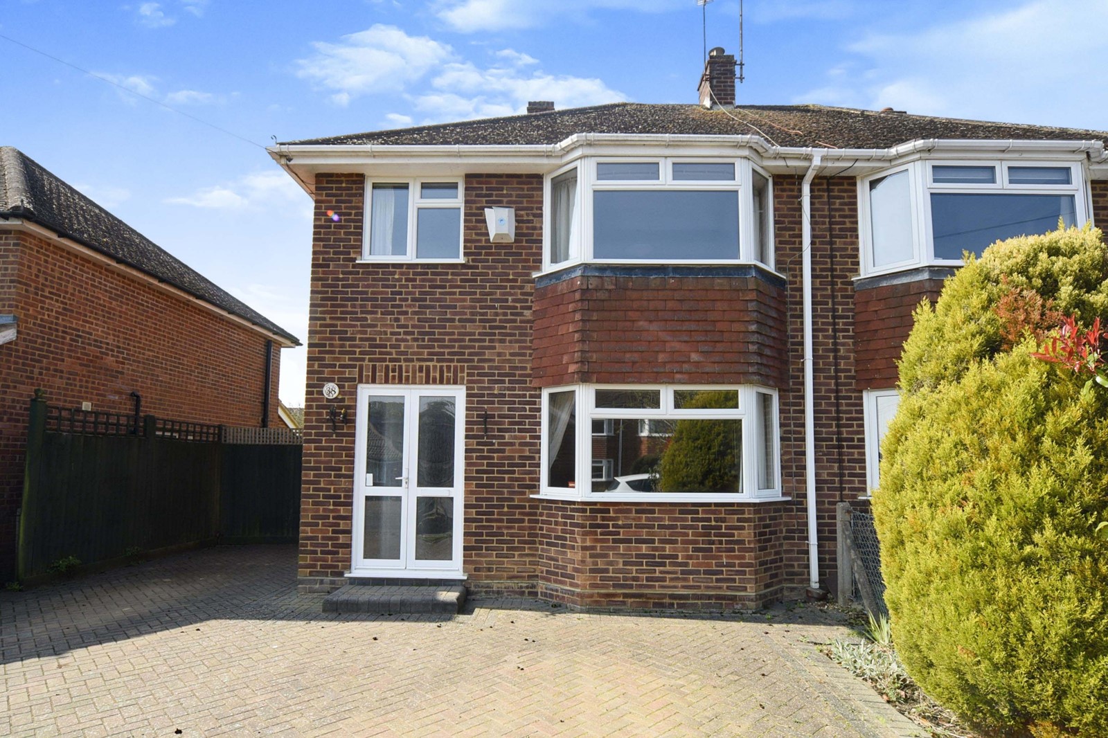 3 bedroom semi-detached house for sale in Selsdon Avenue, Woodley, Reading, RG5 4PG