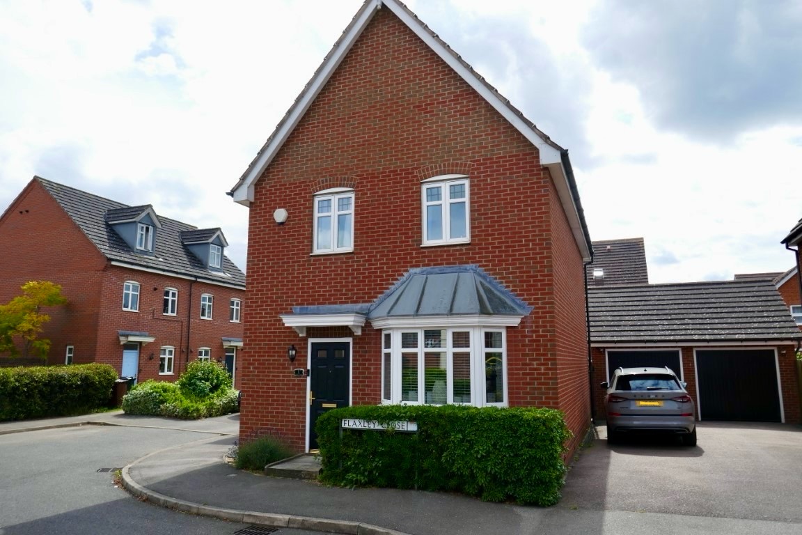 3 bedroom detached house for sale in Flaxley Close, Lincoln, LN2 4GJ