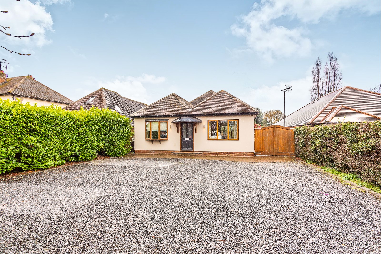 4 bedroom detached house for sale in Loddon Bridge Road, Woodley ...