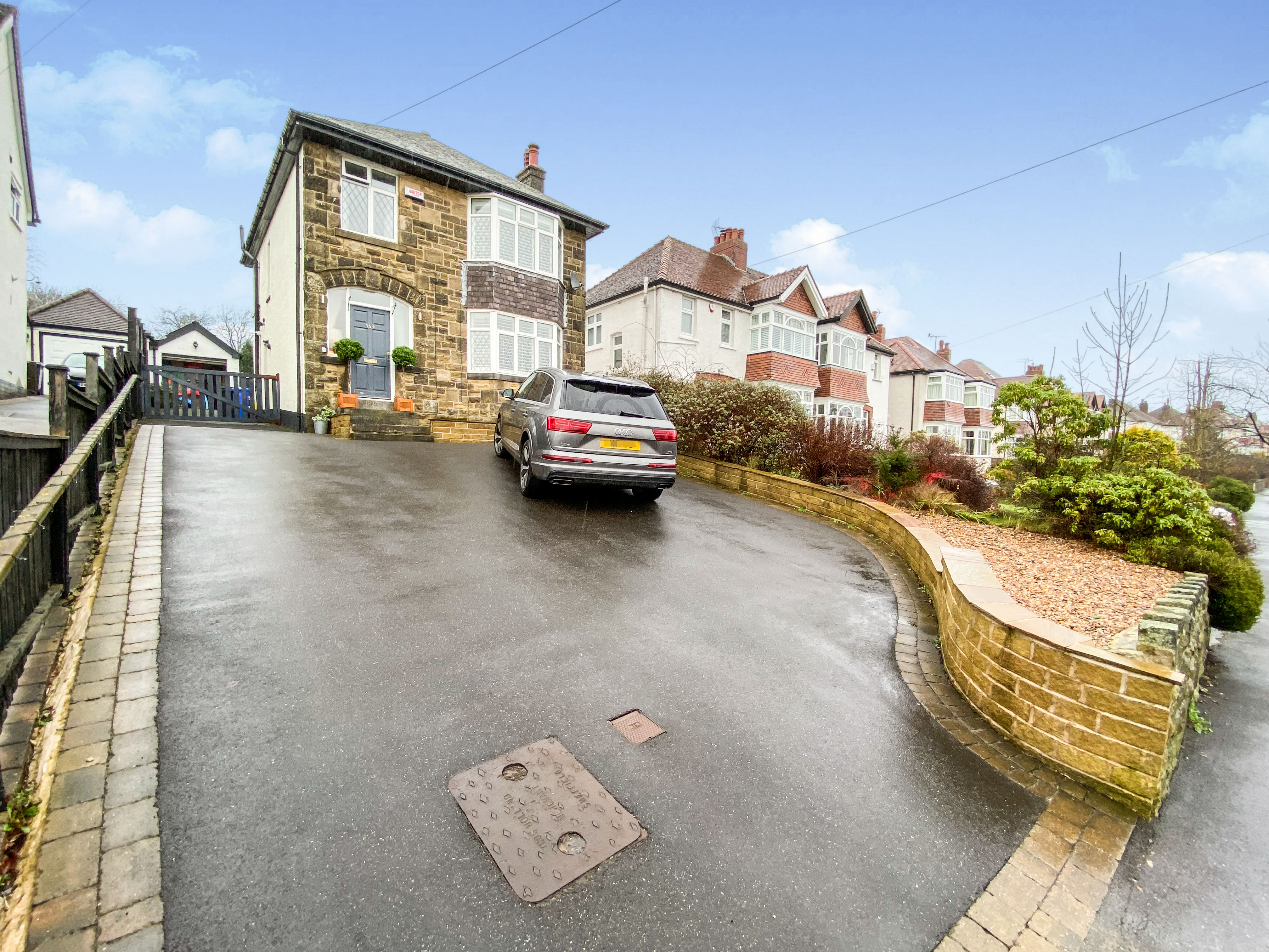 3 bedroom detached house for sale in Knowle Lane, Sheffield, S11 9SJ