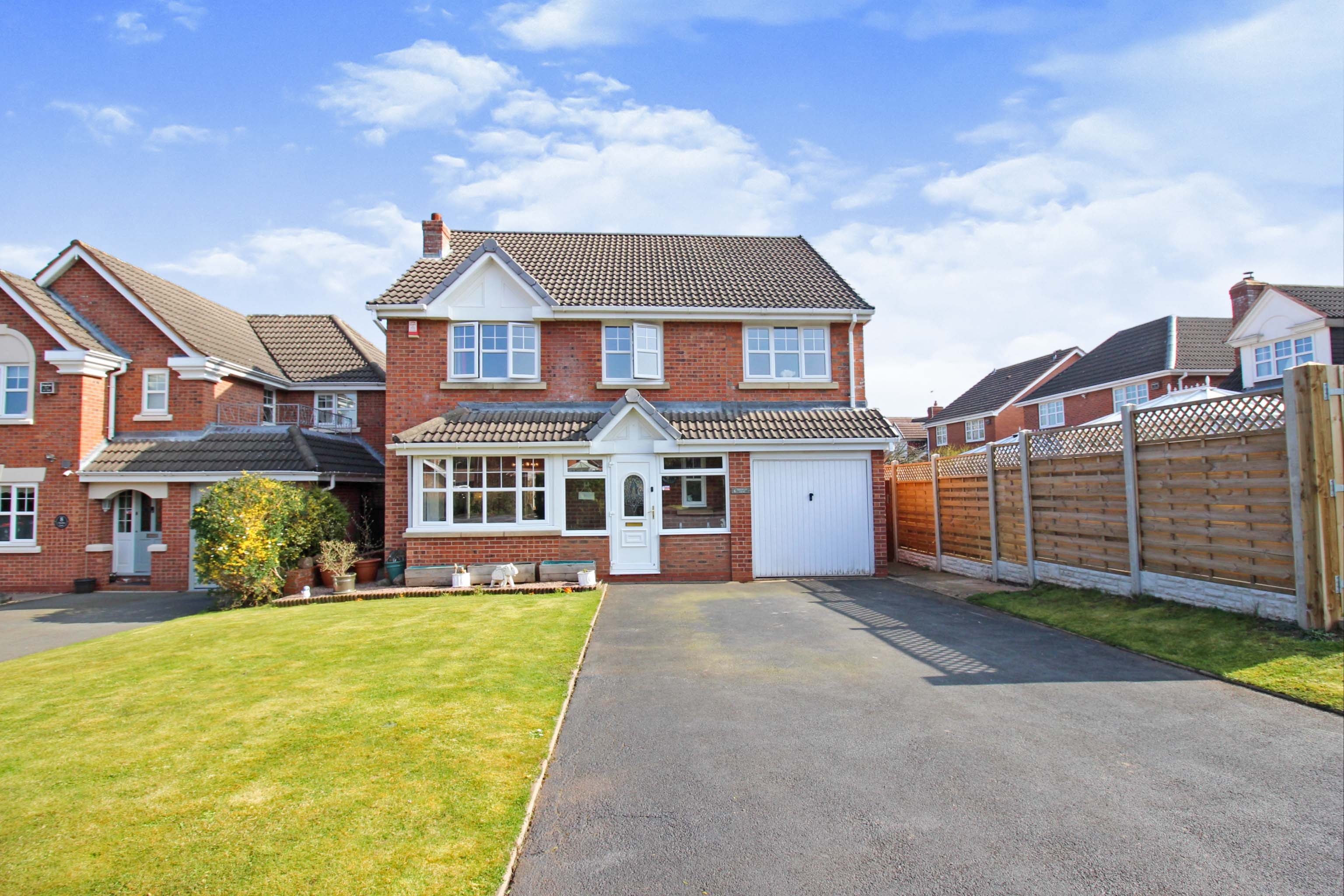 4 bedroom detached house for sale in Checkley Lane, Telford, TF2 9UD
