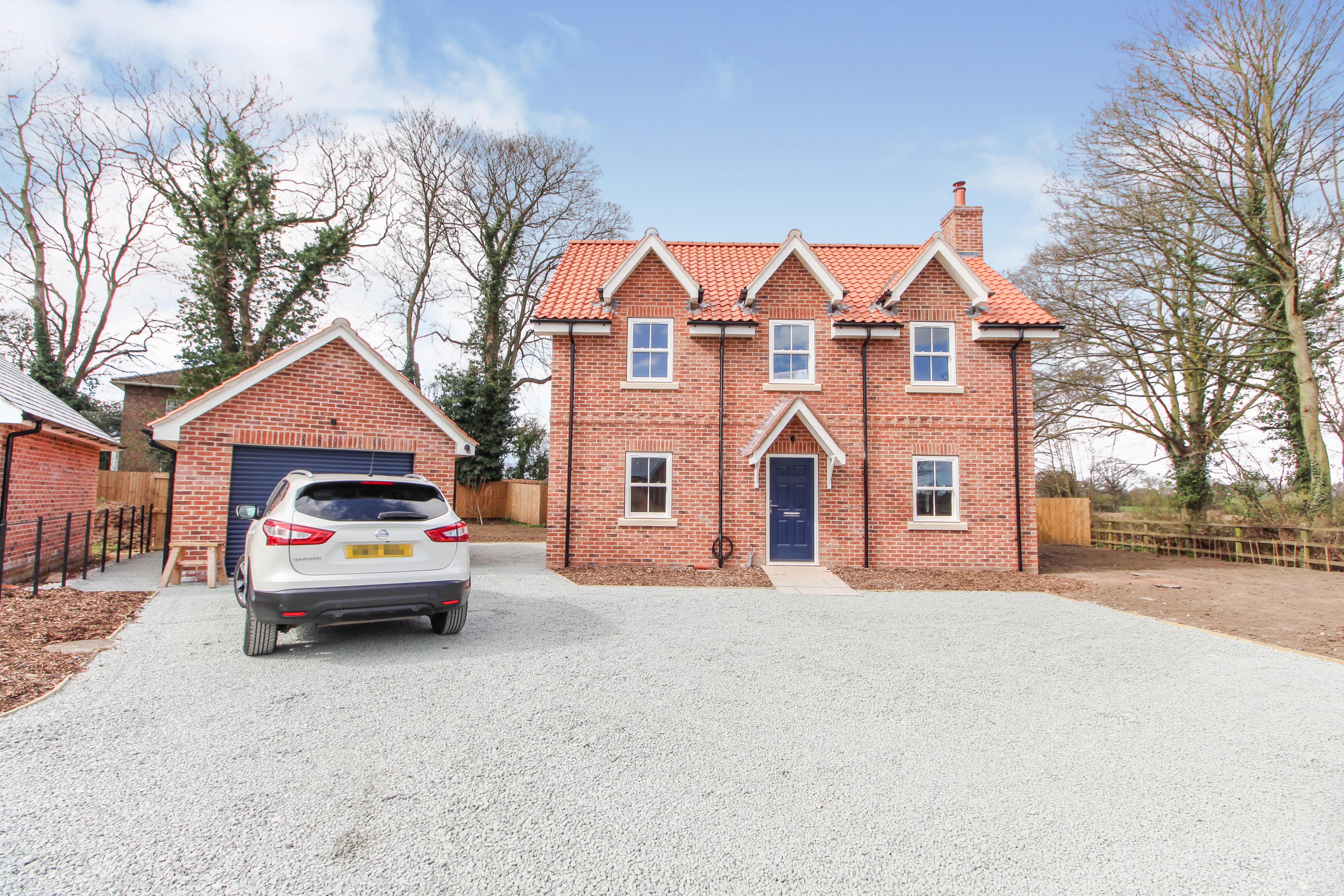4 bedroom detached house for sale in Woodland Meadow, Hemingbrough ...