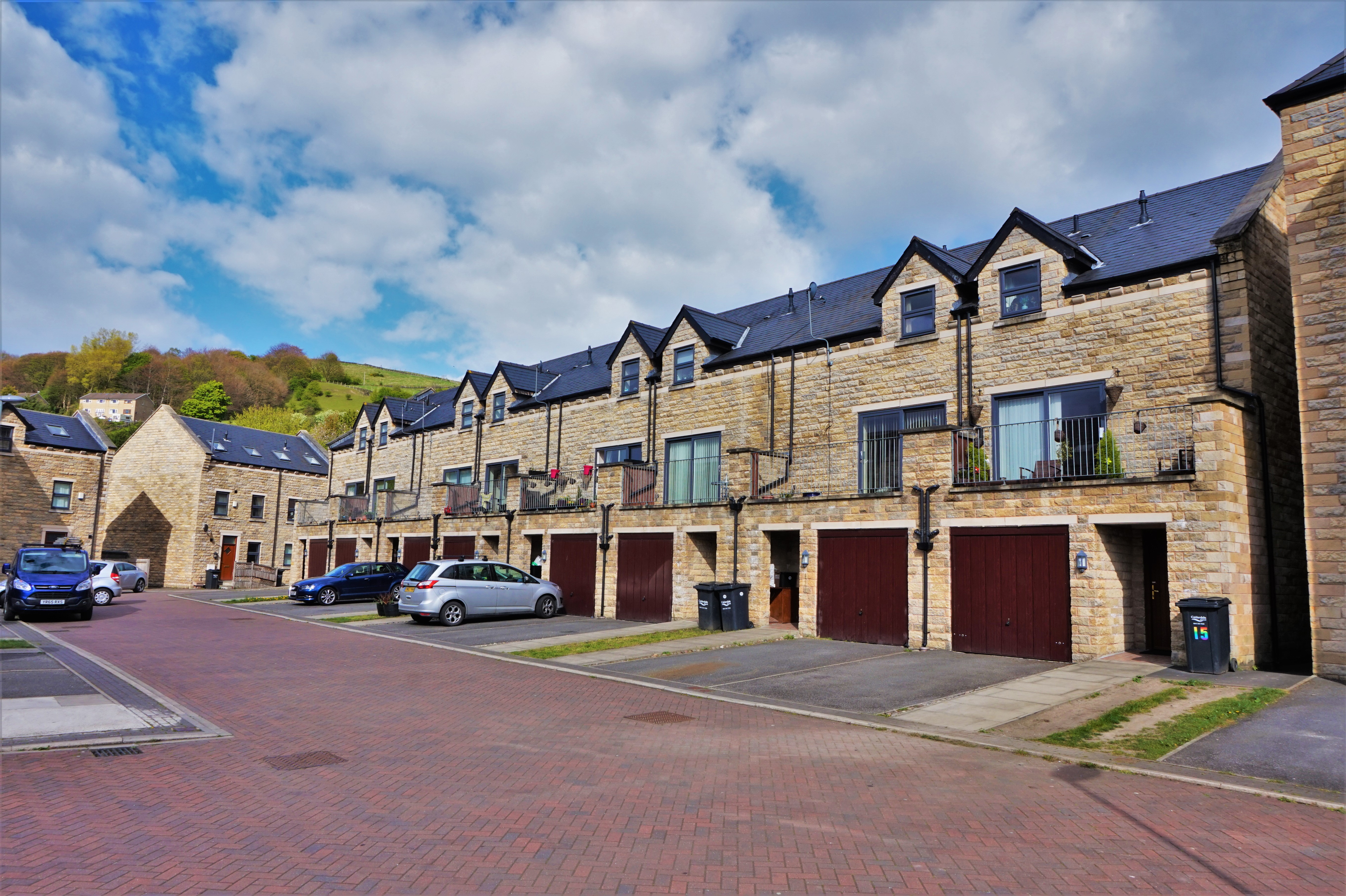 4 bedroom town house for sale in Hebble View, Halifax, HX3 9LT